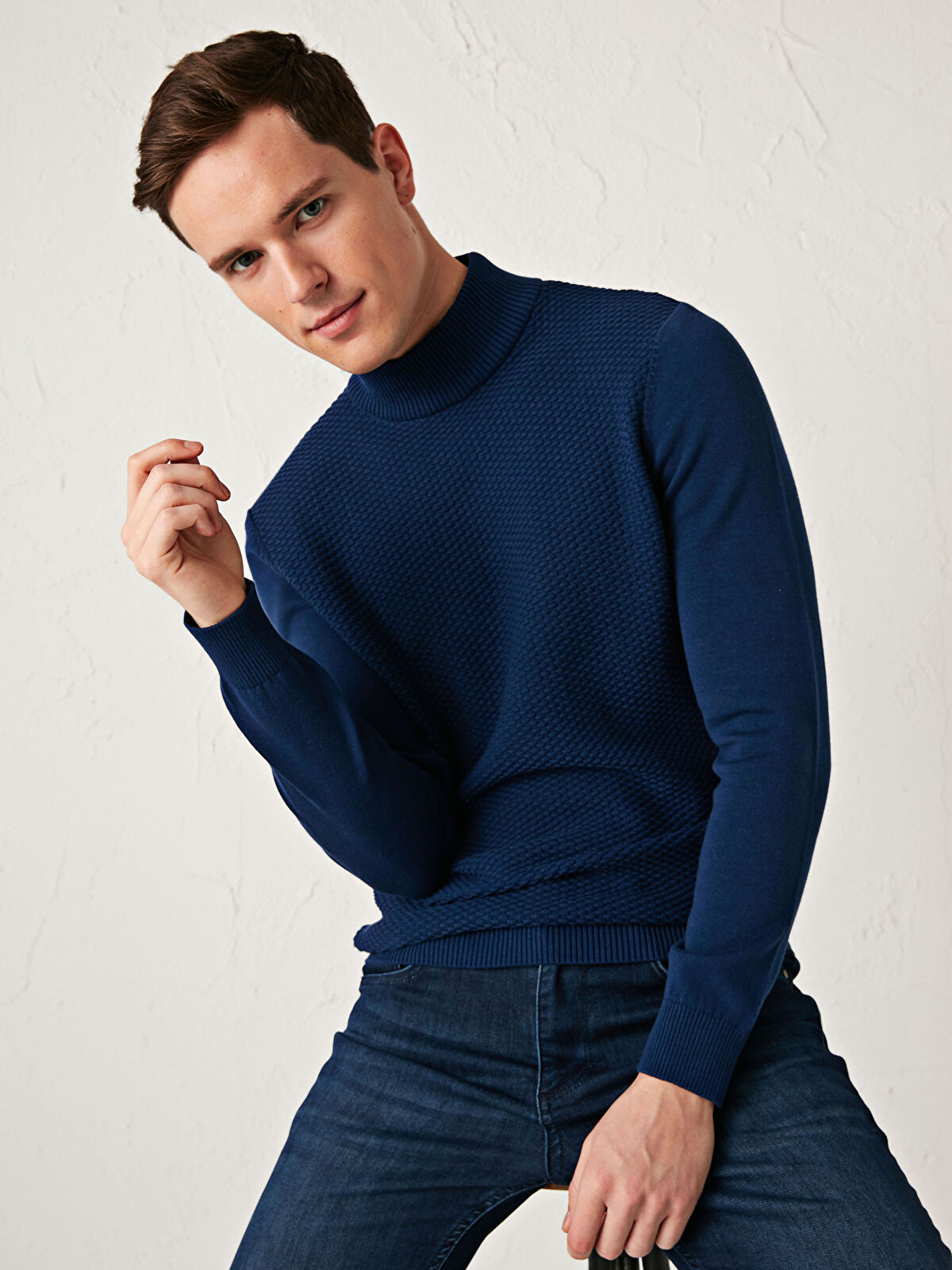 Yarım Balıkçı Yaka İnce Erkek Triko Kazak