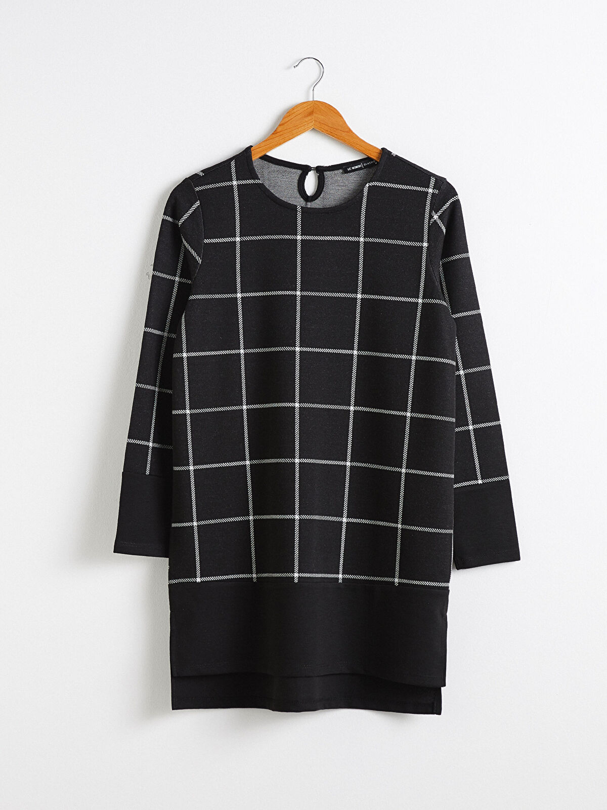 LCW CLASSIC Bisiklet Yaka Kareli Uzun Kollu Kadın Tişört LCW CLASSIC Bisiklet Yaka Kareli Uzun Kollu Kadın Tişört