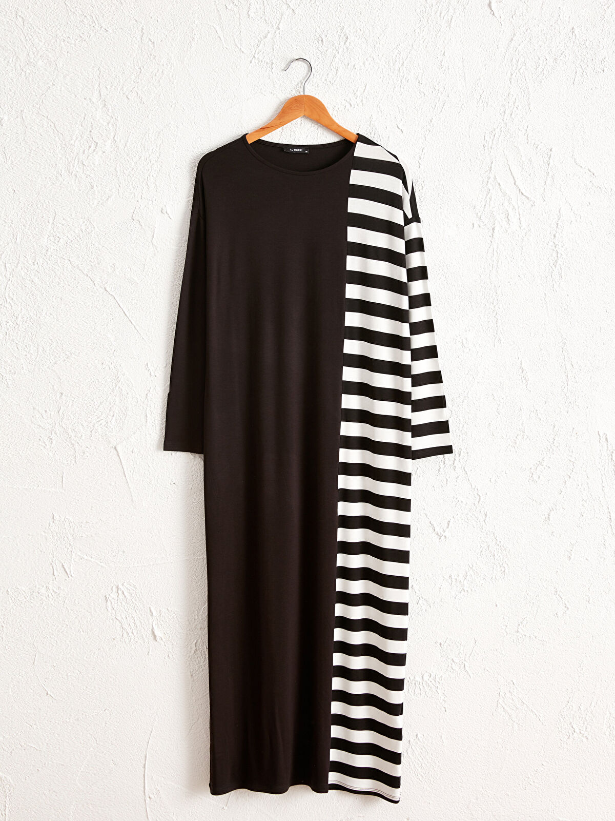 Çizgi Detaylı Bloklu Uzun Viskon Elbise