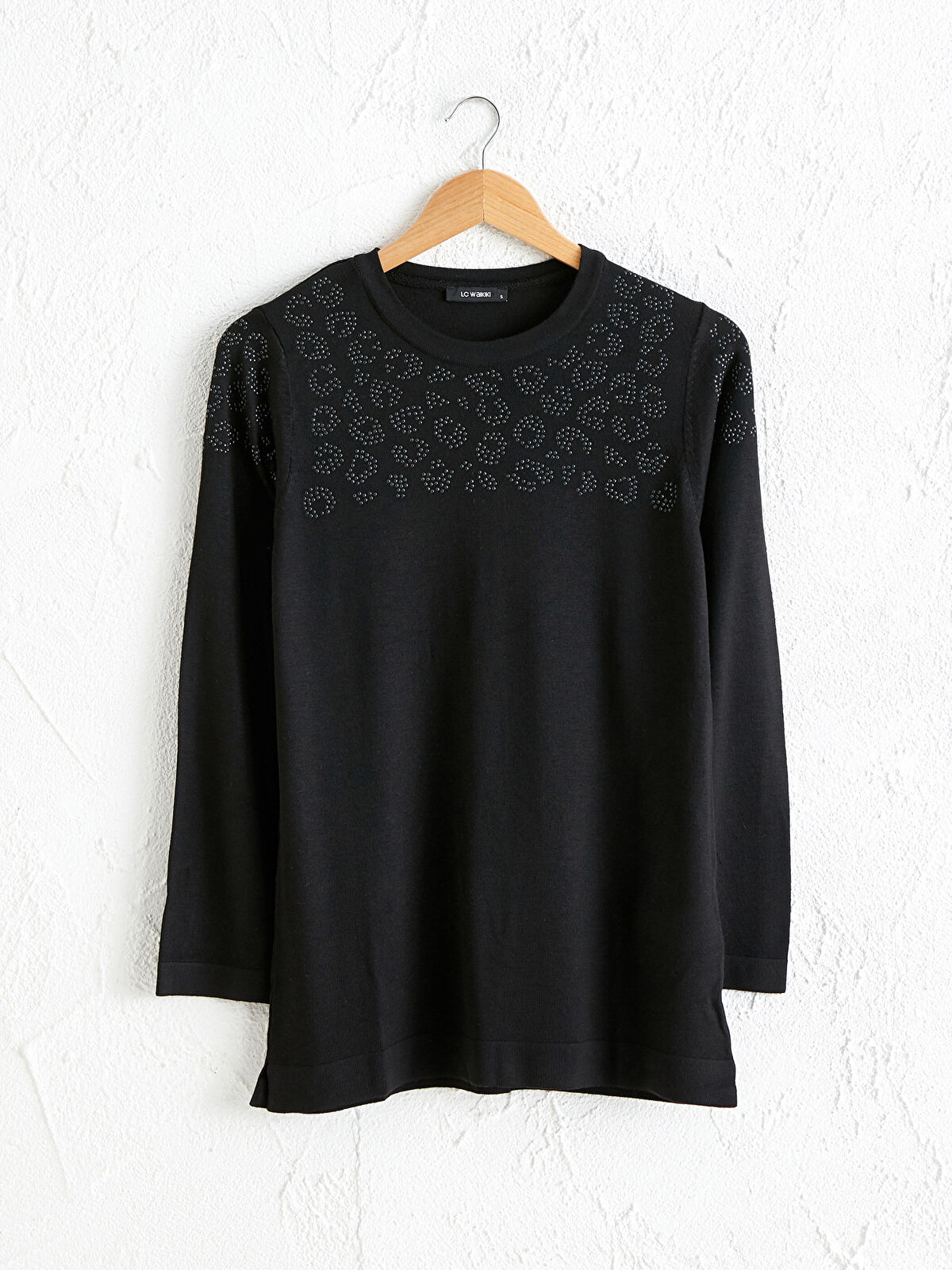 Yakası Aplikeli Triko Kazak