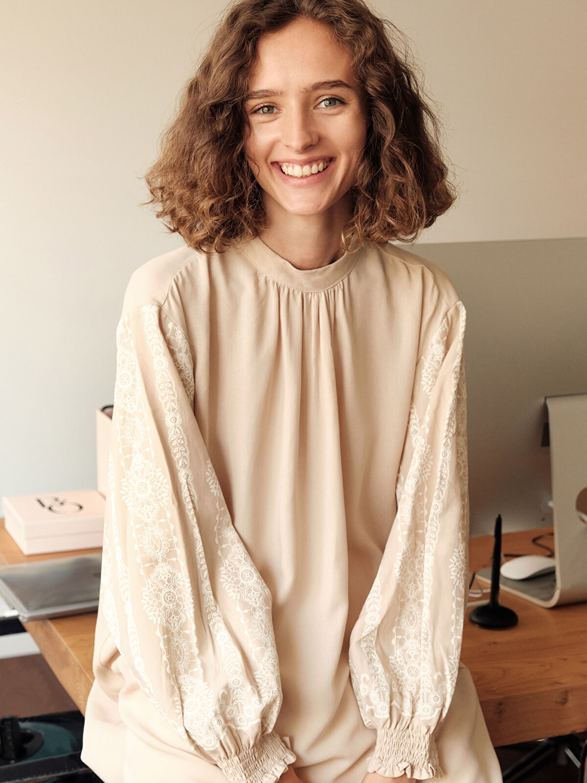 MODEST Dik Yaka Uzun Kollu Keten Kadın Baskılı Viskon Tunik