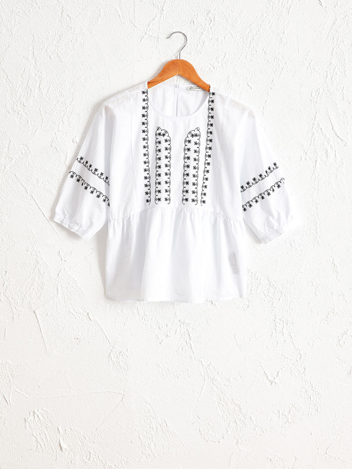 LCW CASUAL Bisiklet Yaka Nakışlı Poplin Kadın Bluz