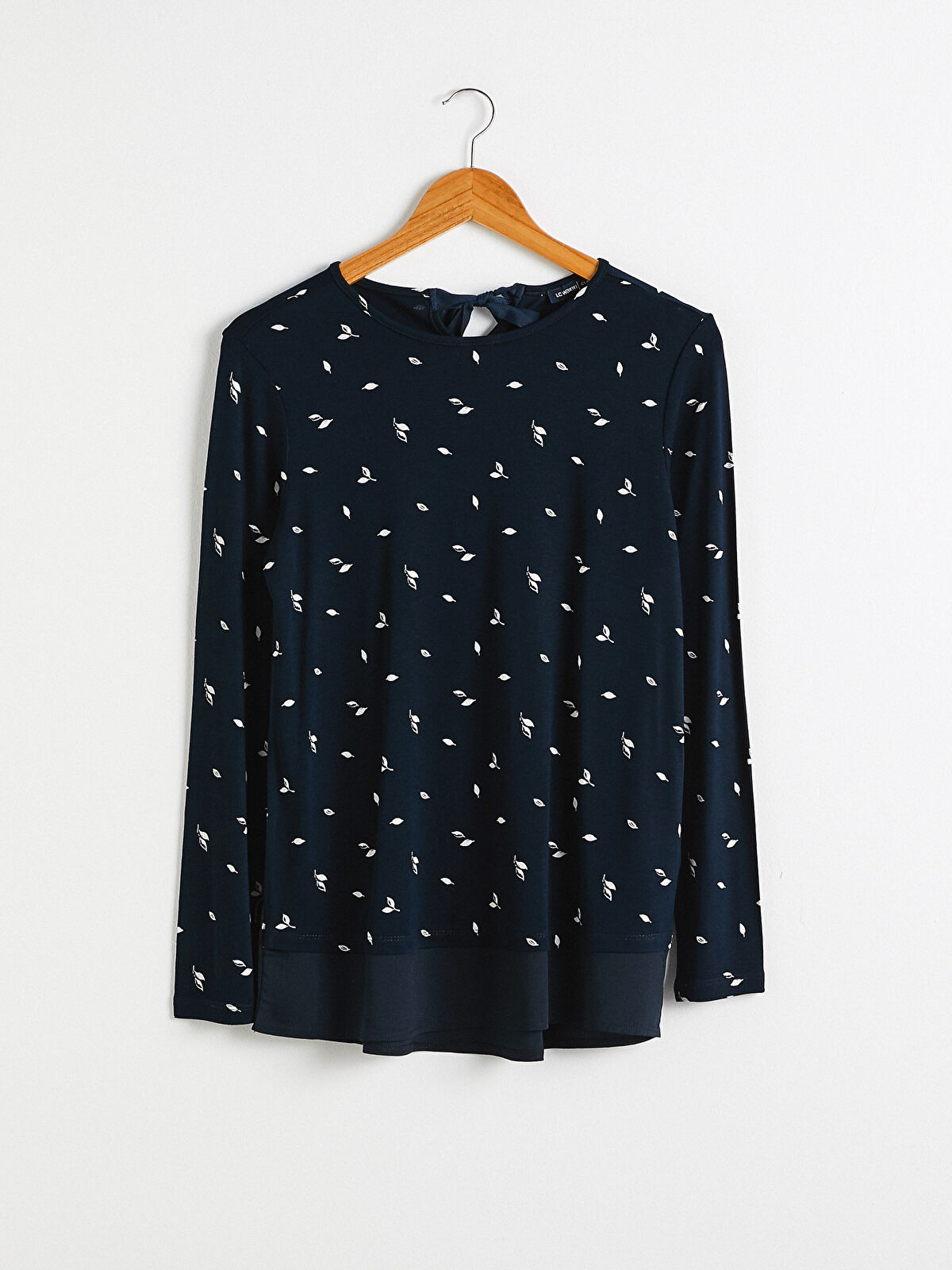 Yaprak Desenli Tişört