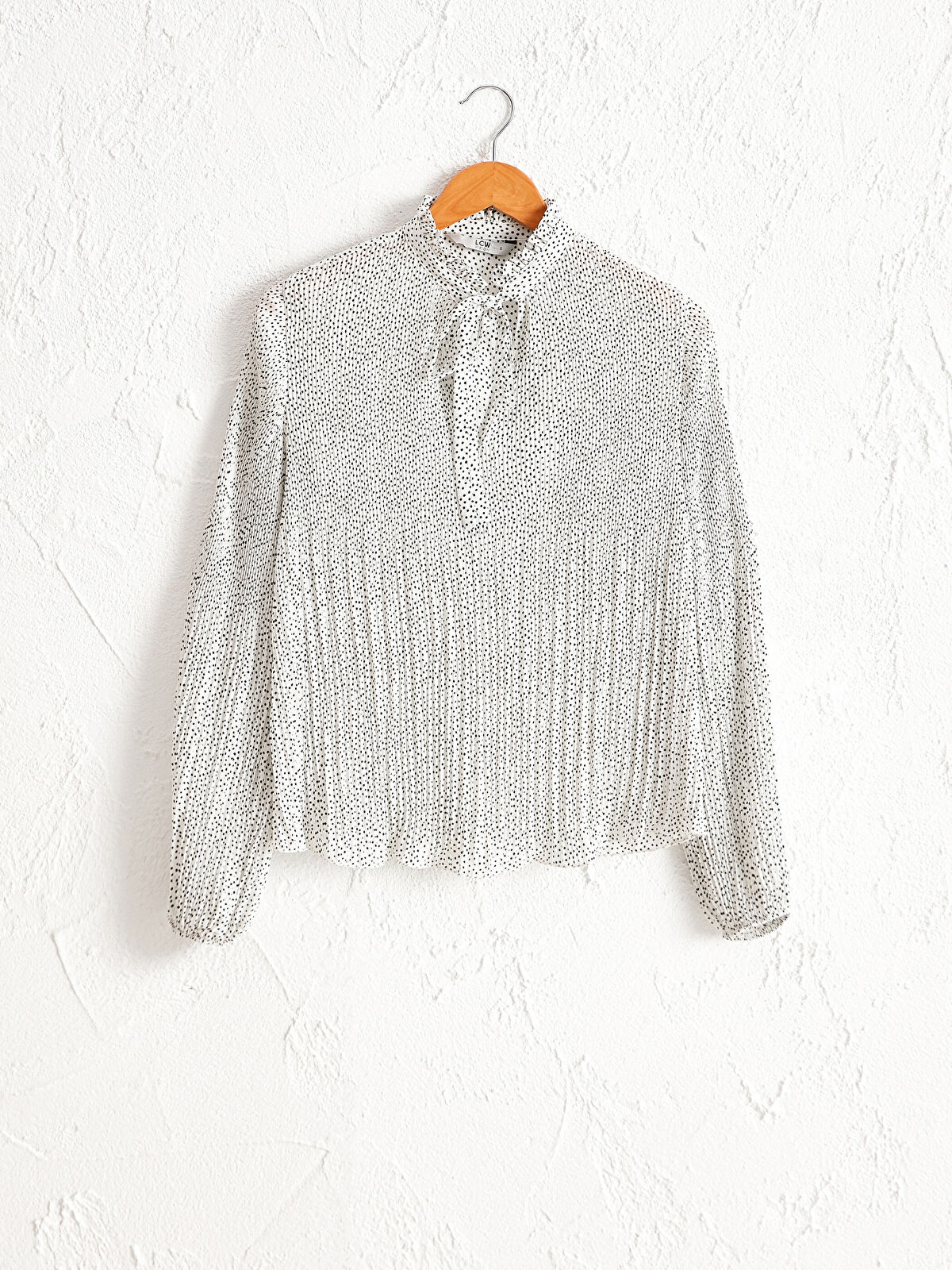 Puantiyeli Pili Detaylı Krep Bluz