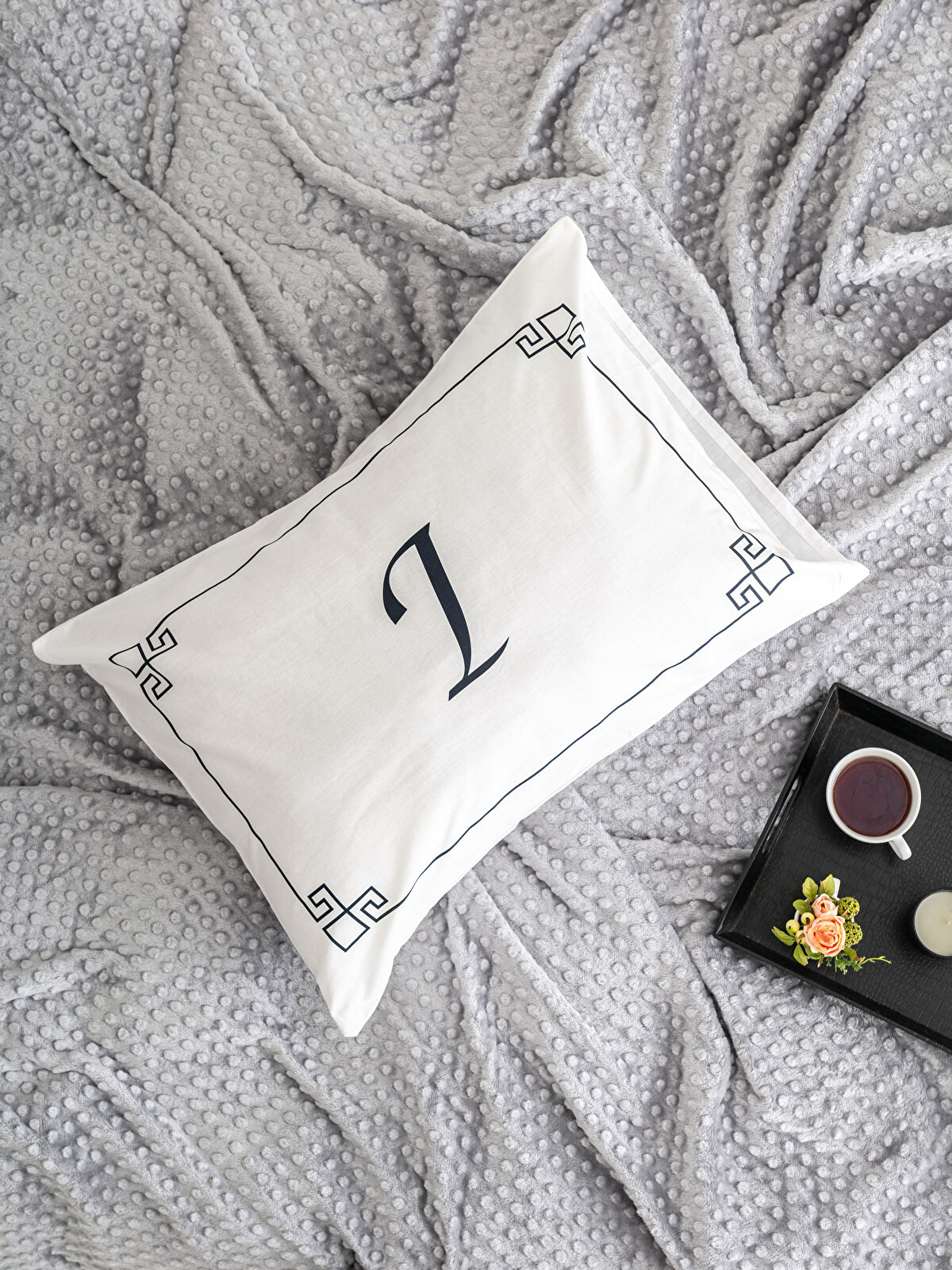 I Harfi Baskılı Yastık Kılıfı