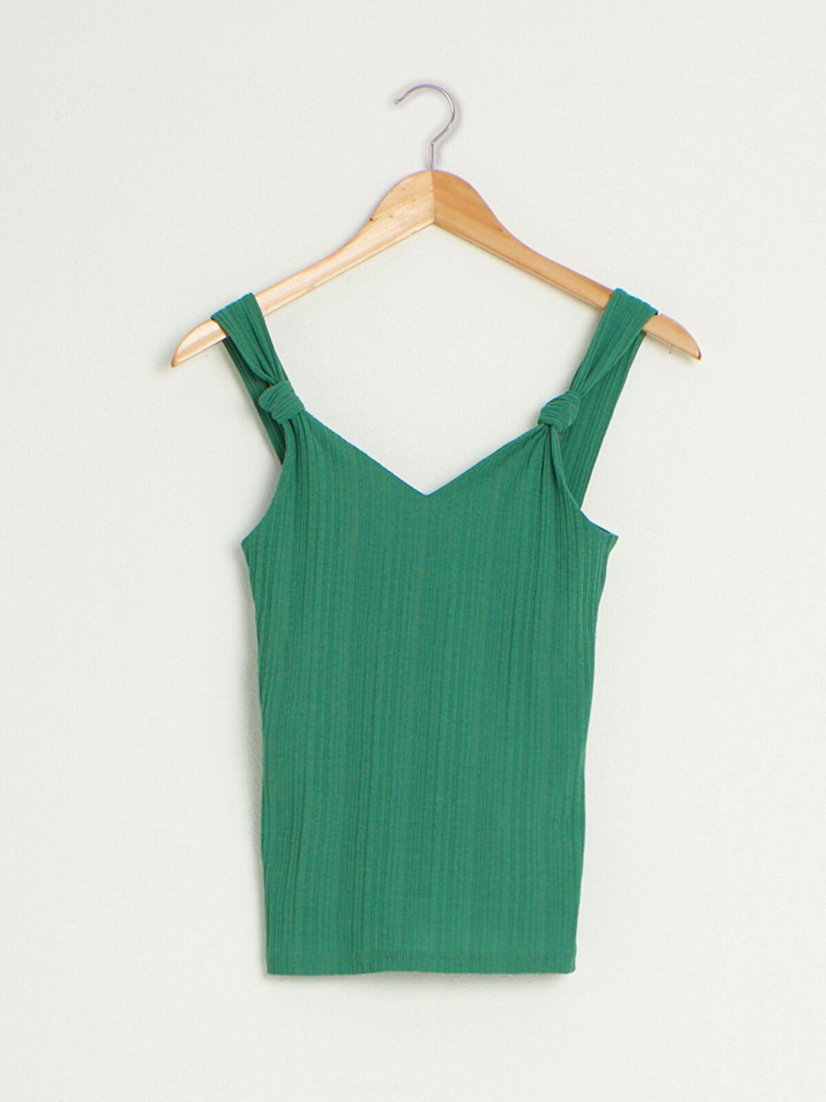 LCW CASUAL V Yaka Askılı Penye Kadın Esnek V Yaka Atlet LCW CASUAL V Yaka Askılı Penye Kadın Esnek V Yaka Atlet