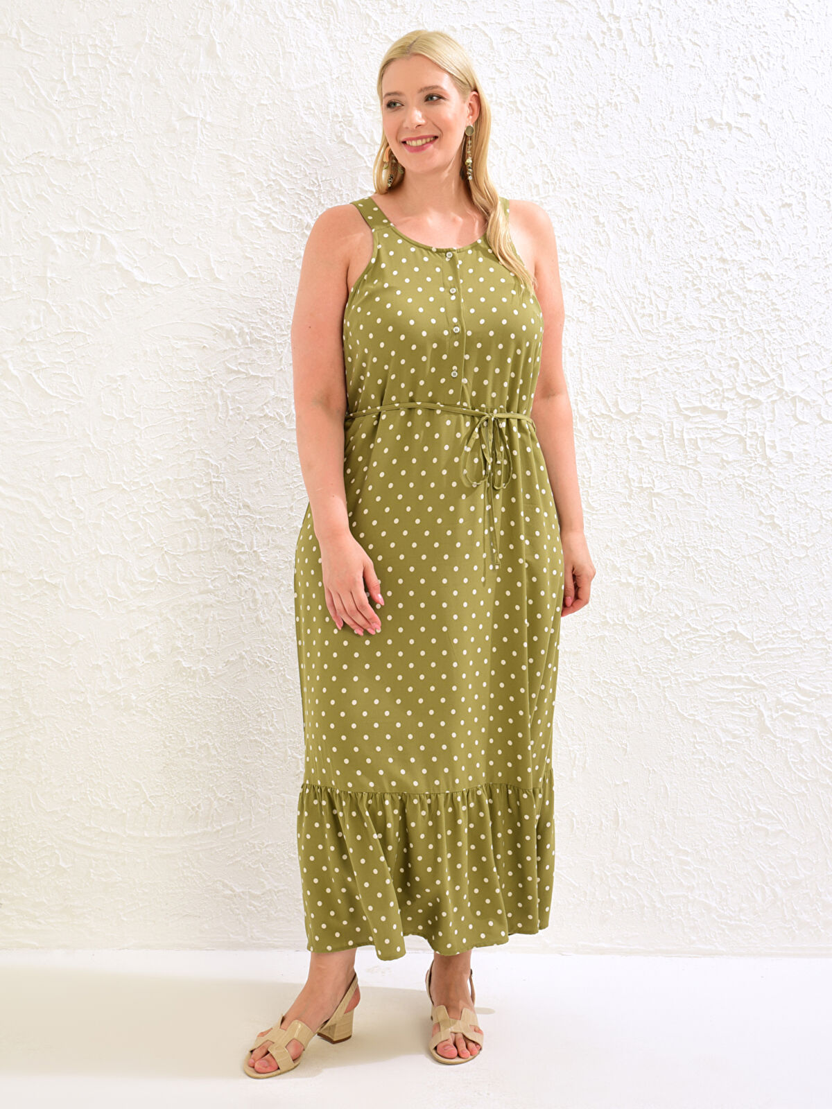 Büyük Beden Çiçek Desenli Askılı Viskon Elbise Büyük Beden Çiçek Desenli Askılı Viskon Elbise