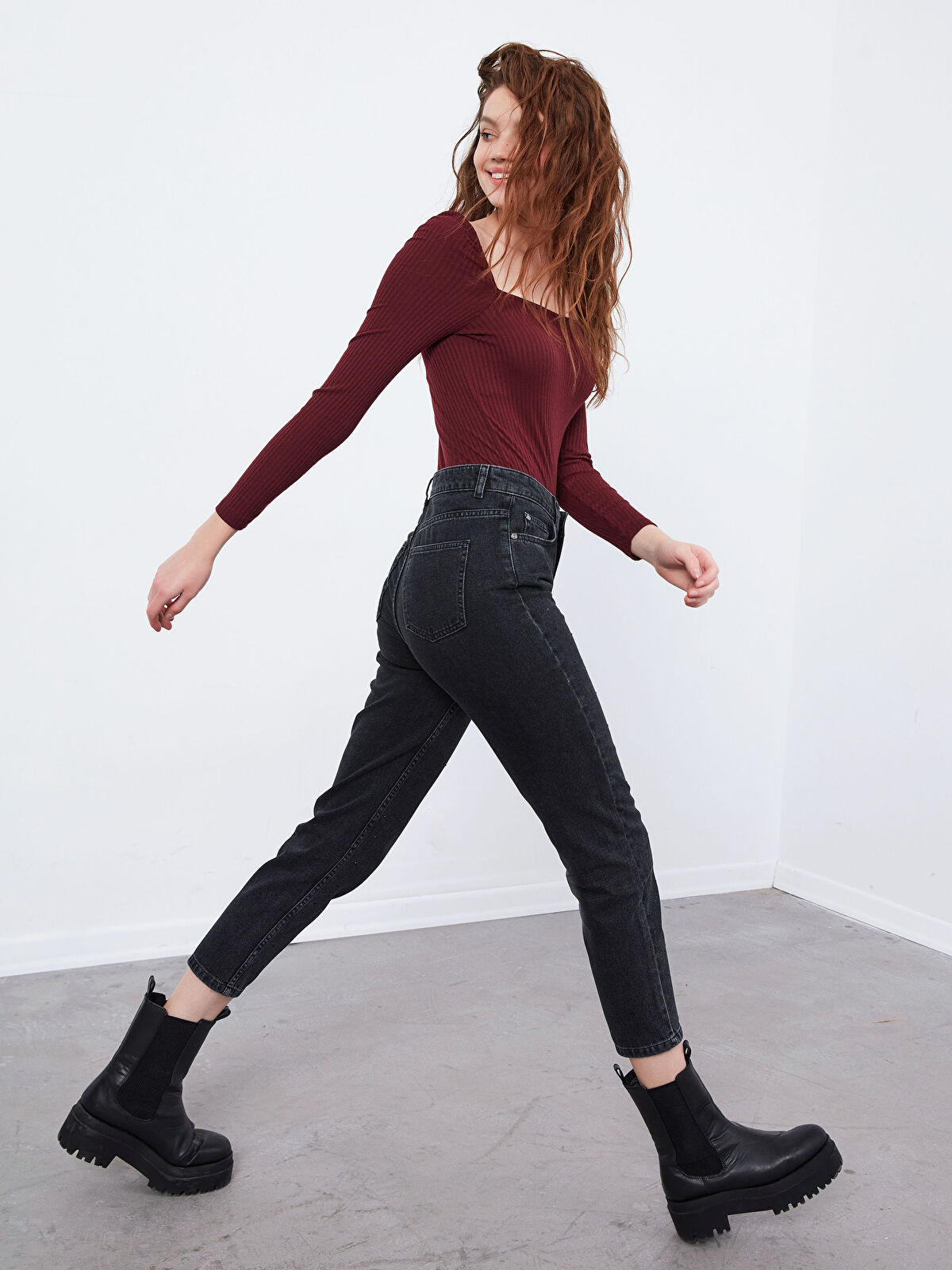 XSIDE Parlak Taş Yapıştırmalı Slim Mom Jean Pantolon XSIDE Parlak Taş Yapıştırmalı Slim Mom Jean Pantolon