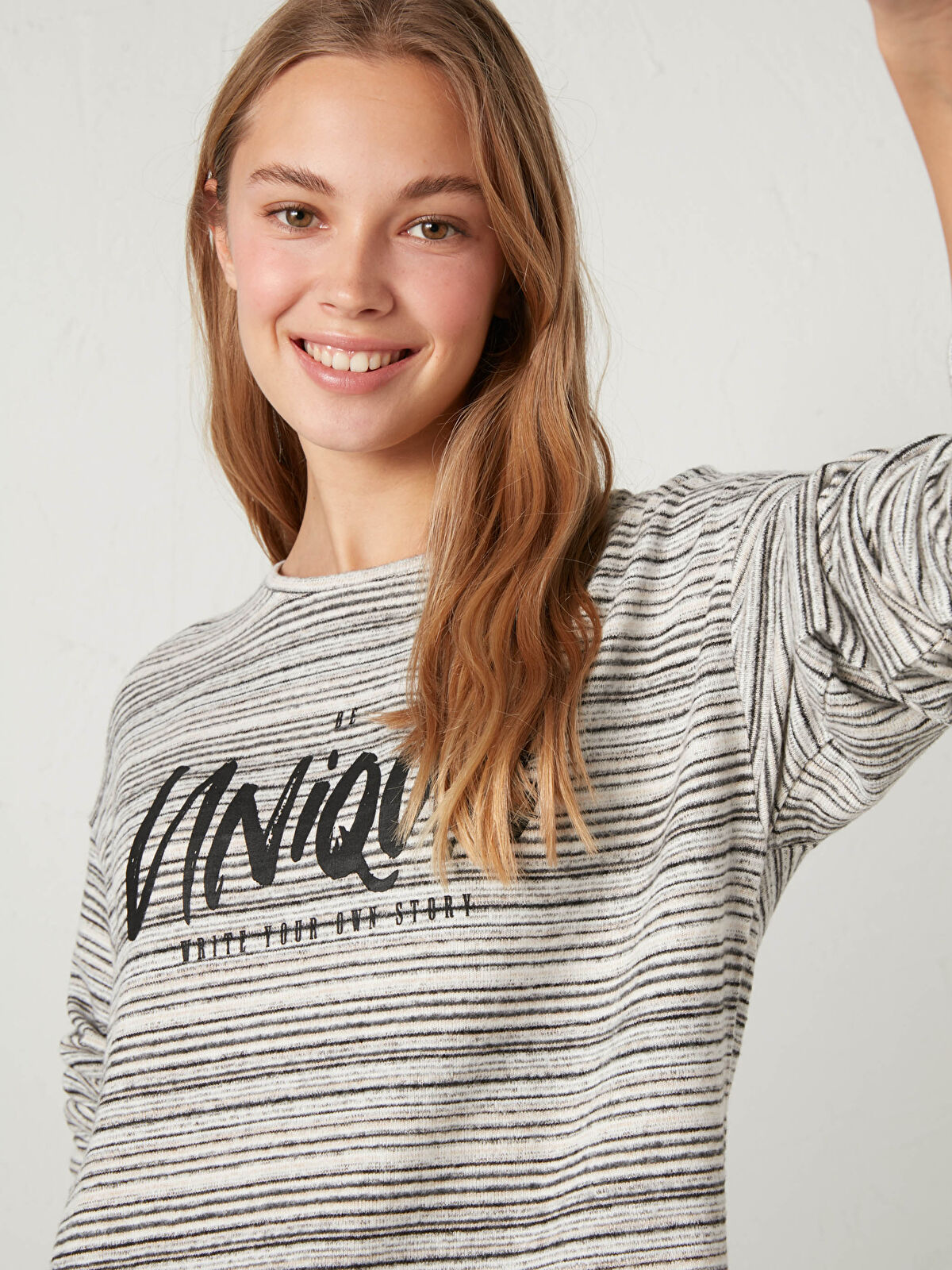 LCW CASUAL Kayık Yaka Çizgili Uzun Kollu Kadın Tişört LCW CASUAL Kayık Yaka Çizgili Uzun Kollu Kadın Tişört