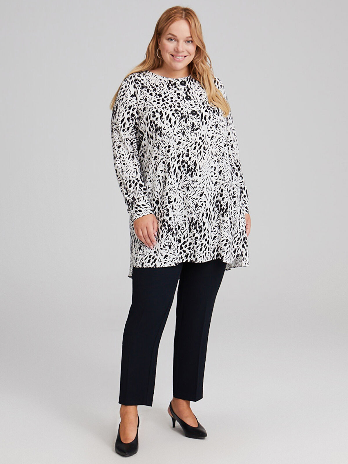 Yakası Düğmeli Desenli Viskon Tunik