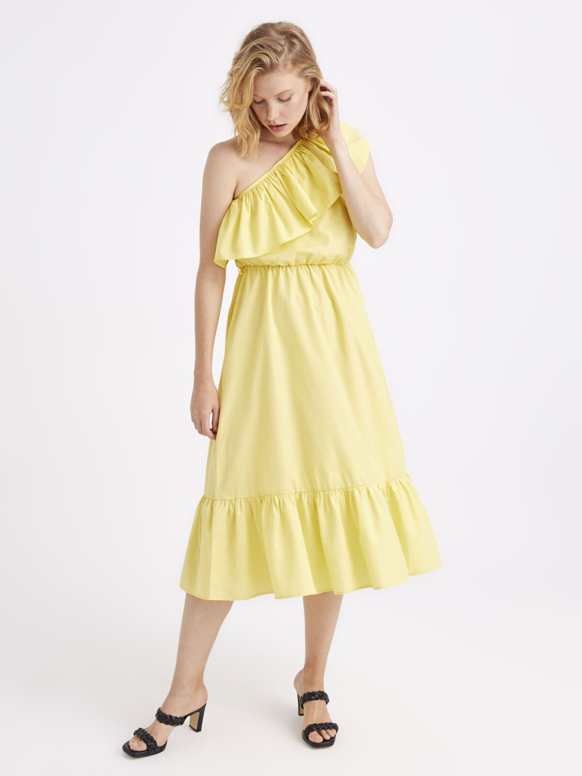 Asimetrik Kesim Fırfırlı Elbise