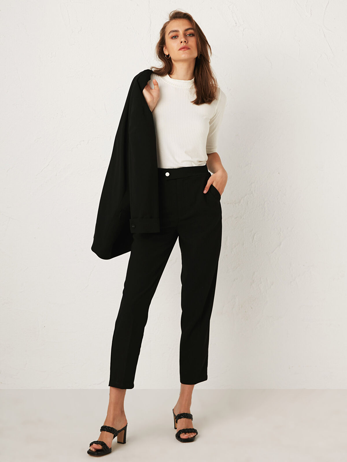 Bilek Boy Şerit Detaylı Krep Pantolon