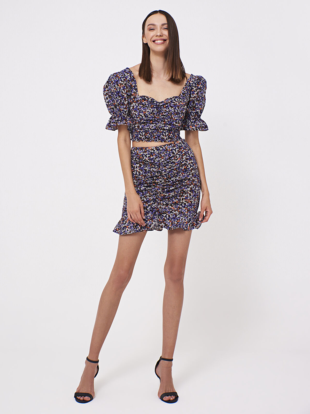 Appleline Çiçek Desenli Fırfır ve Büzgü Detaylı Etek ve Bluz