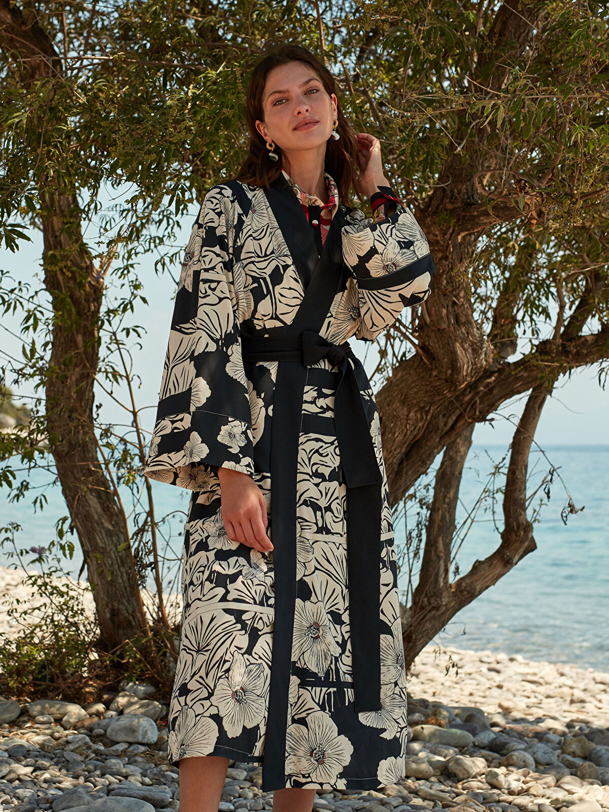 OOPSCOOL X LCWAIKIKI ÇİÇEK DESENLİ KEMERLİ UZUN KİMONO