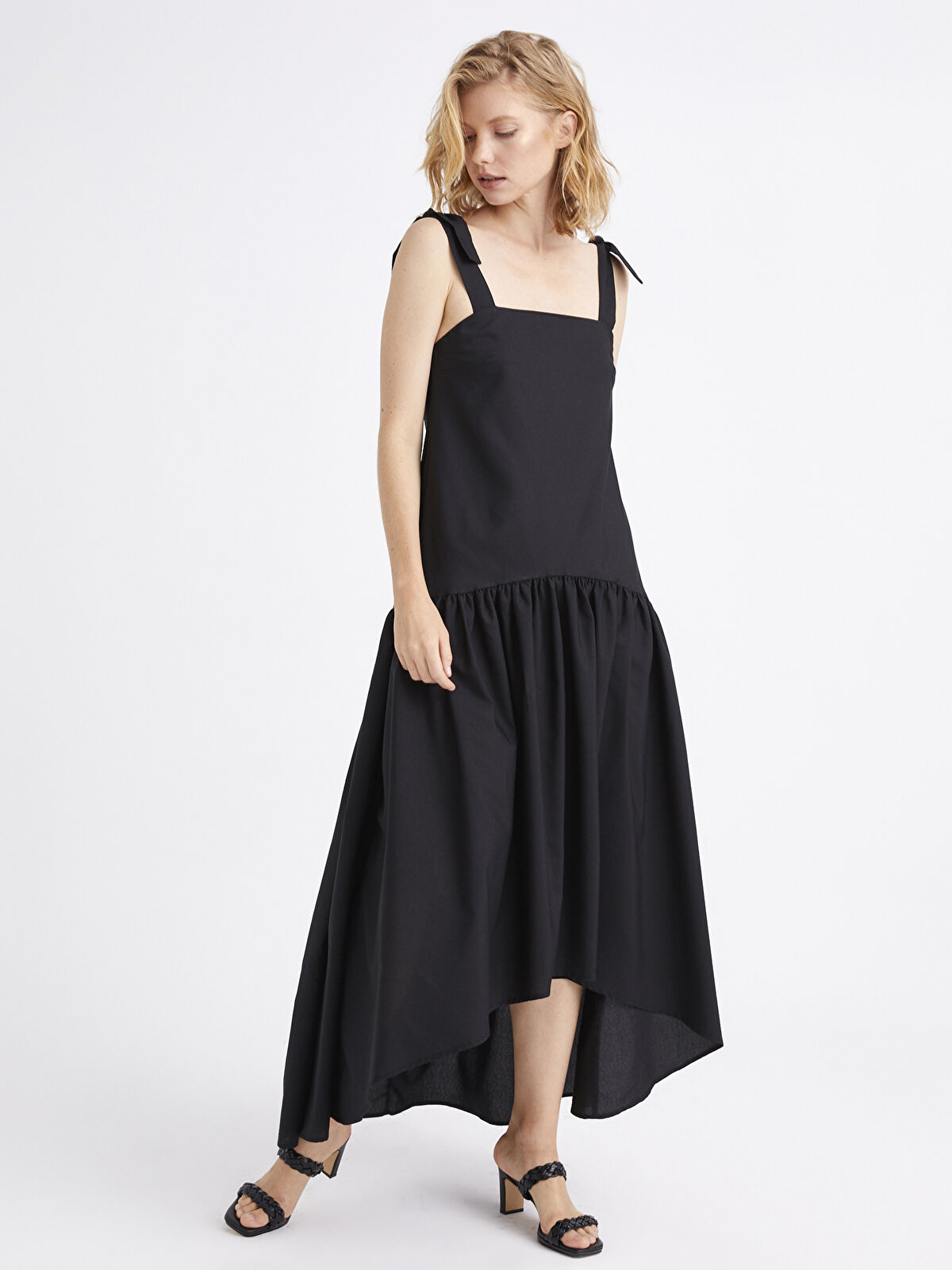 Kare Yaka Volanlı Elbise