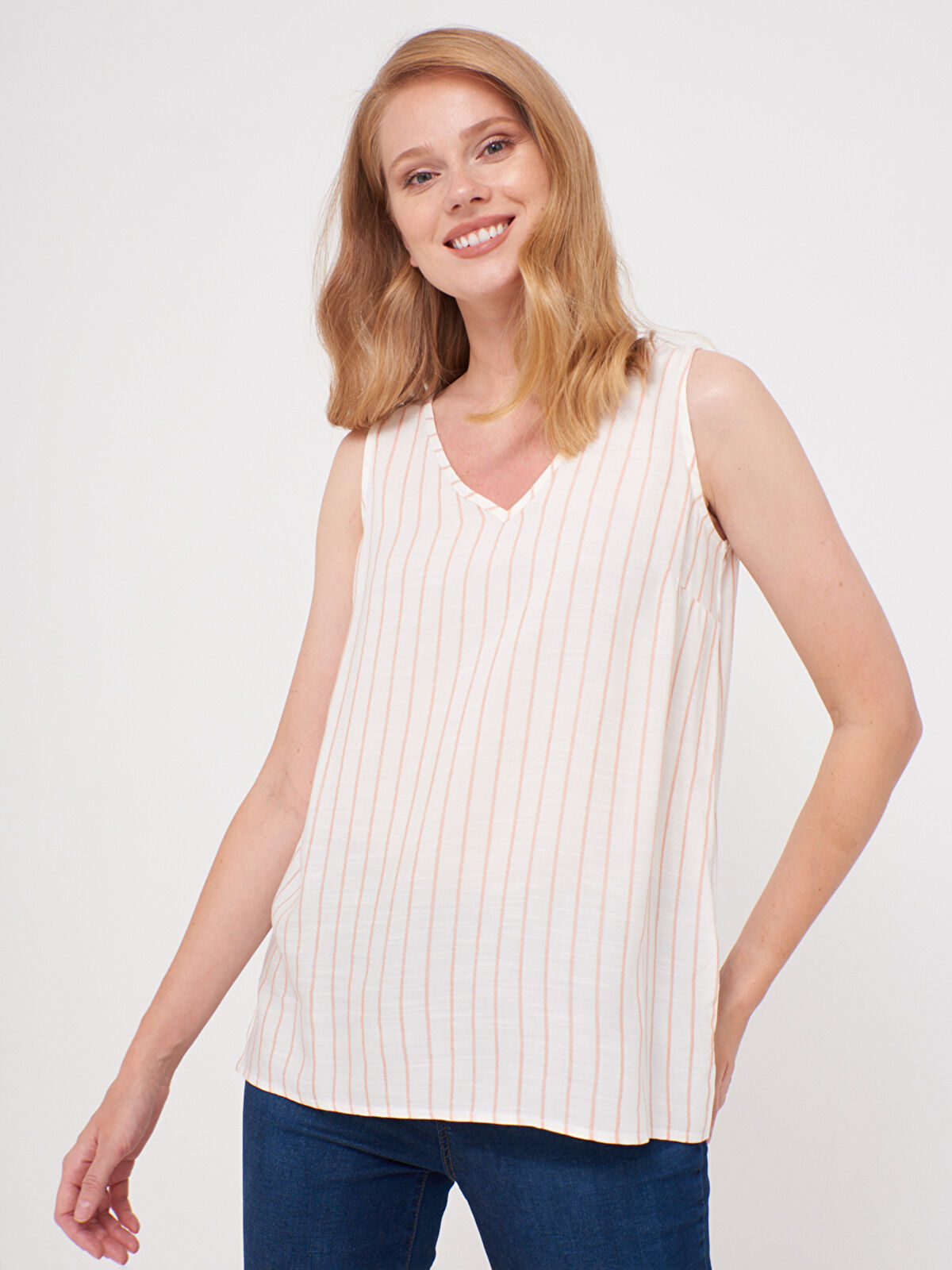 LCW CLASSIC V Yaka Çizgili Kolsuz Viskon Kadın Bluz