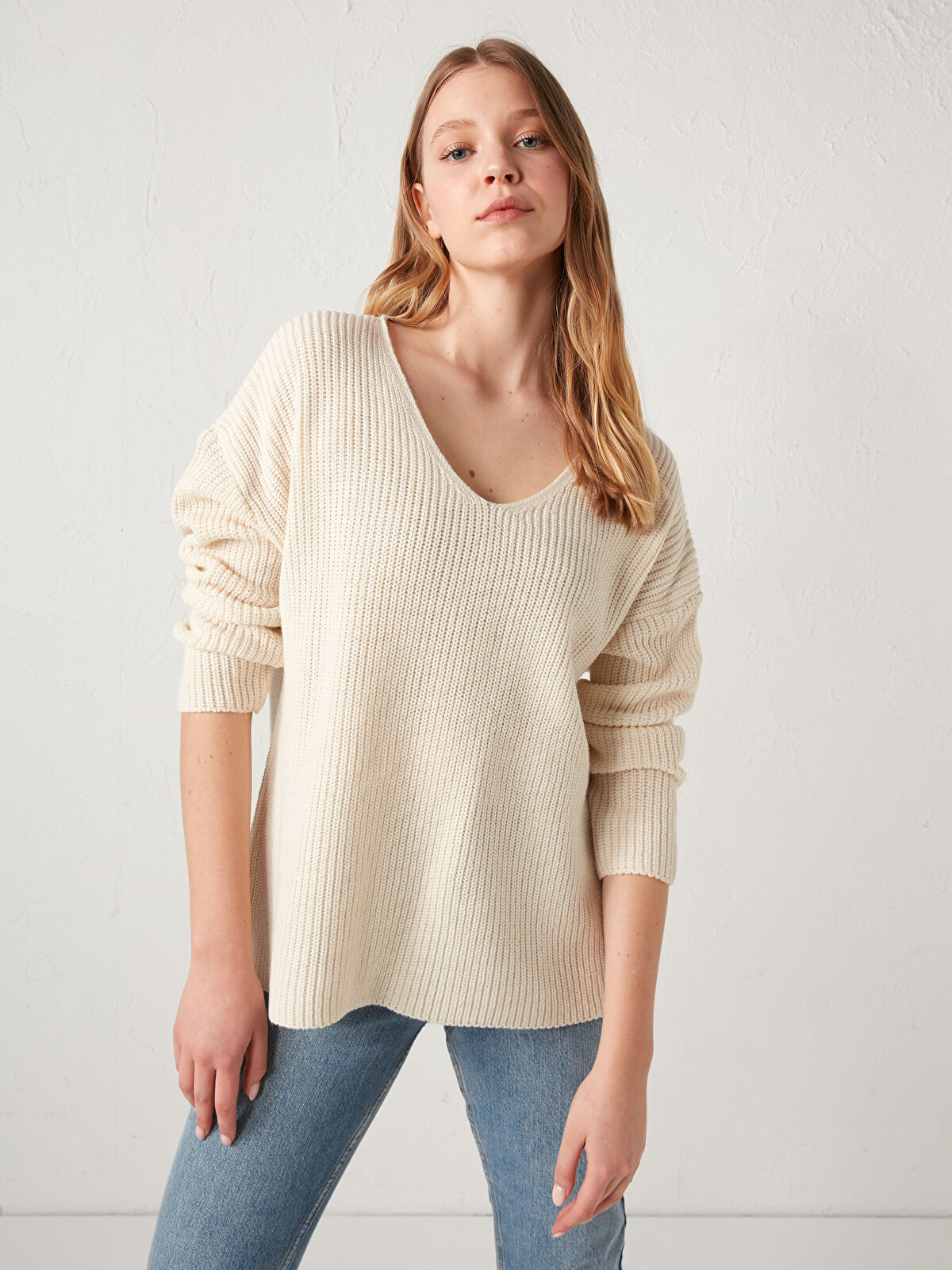 LCW CASUAL V Yaka Düz Uzun Kollu Oversize Kadın Triko Kazak