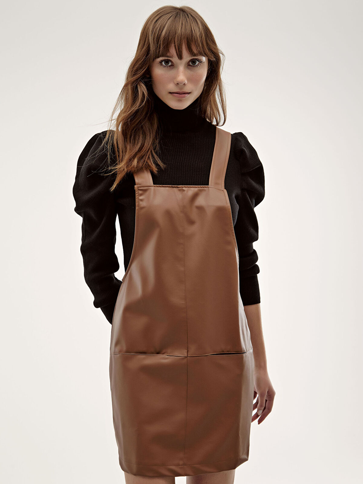 Deri Görünümlü Mini Salopet Elbise