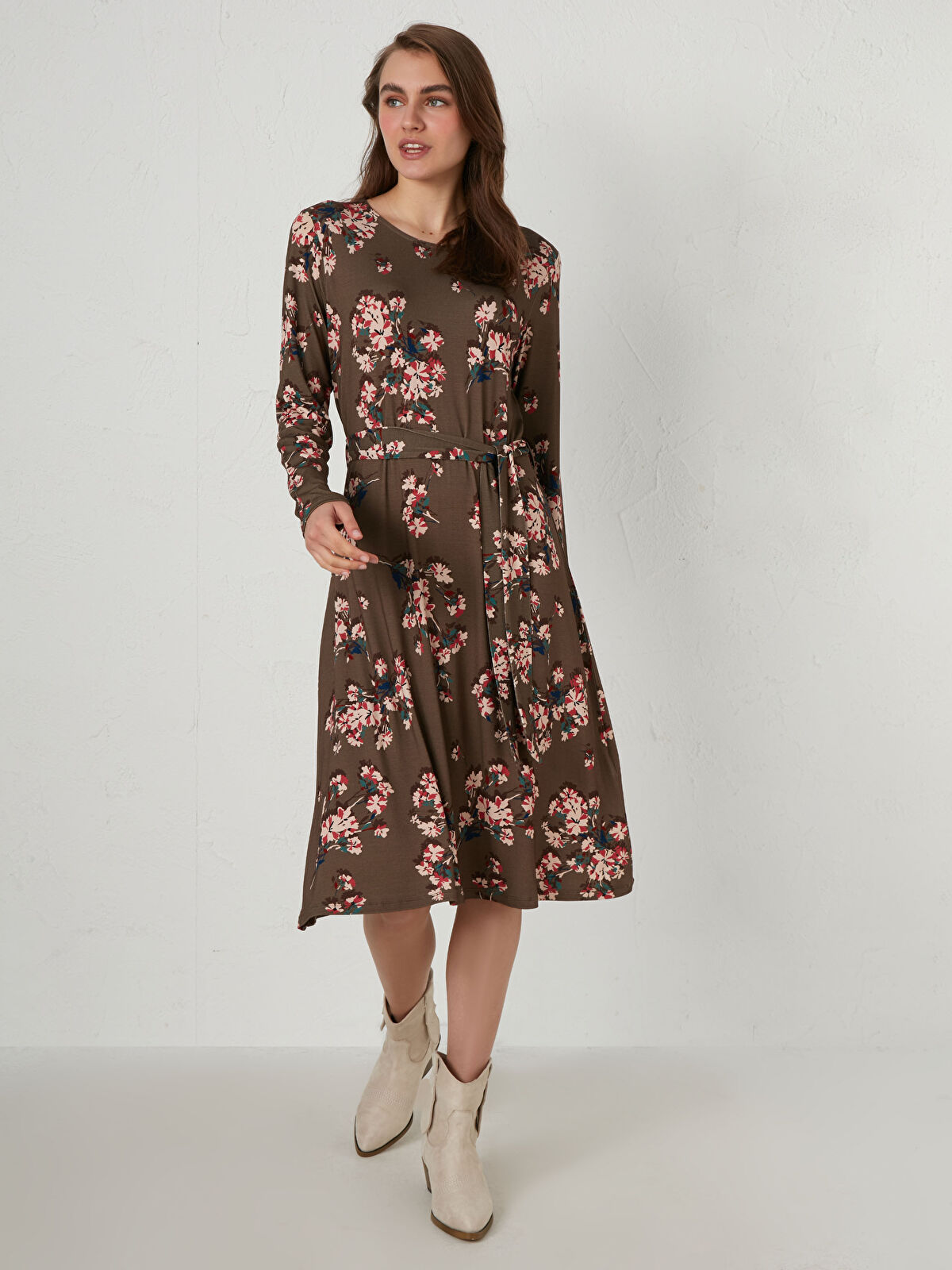 Çiçek Desenli Kuşaklı Kloş Elbise