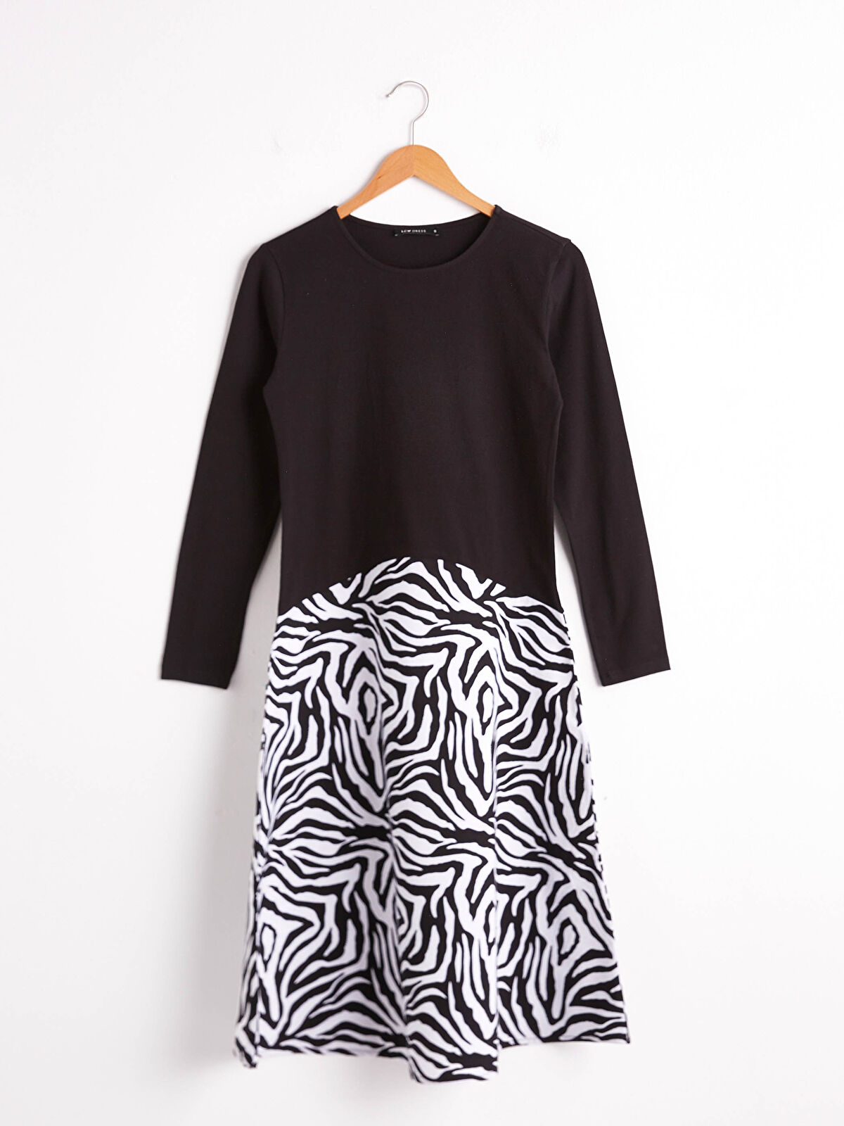 Zebra Desenli V Yaka Elbise