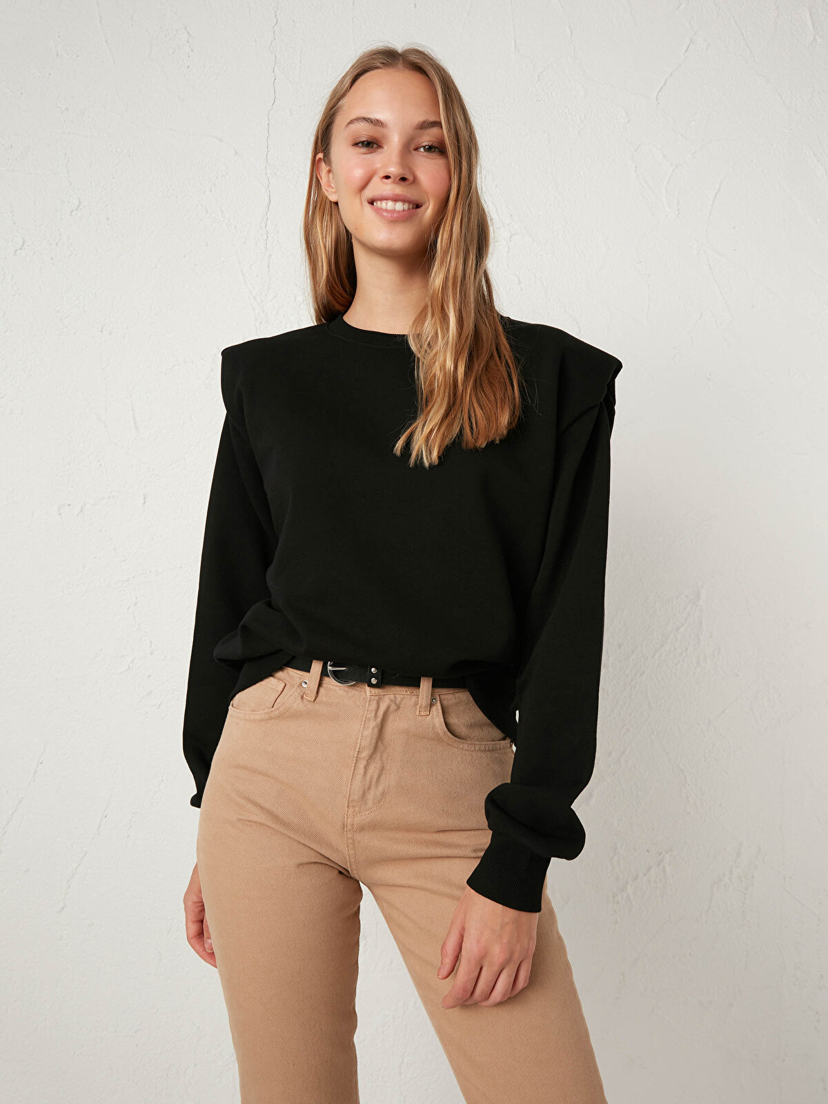 Omuzları Vatkalı Sweatshirt