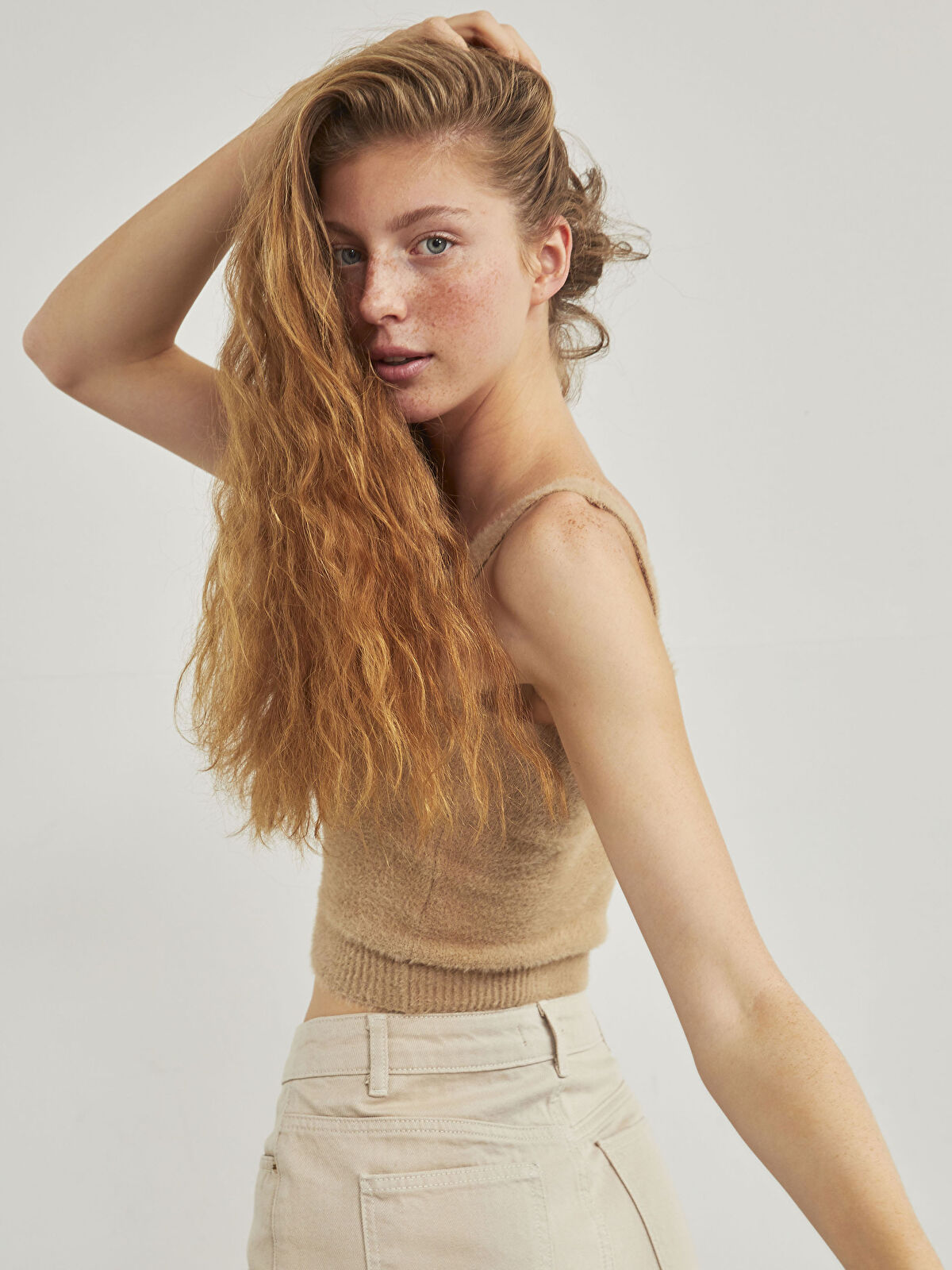 XSIDE Yumuşak Dokulu Kolsuz Crop Kazak XSIDE Yumuşak Dokulu Kolsuz Crop Kazak