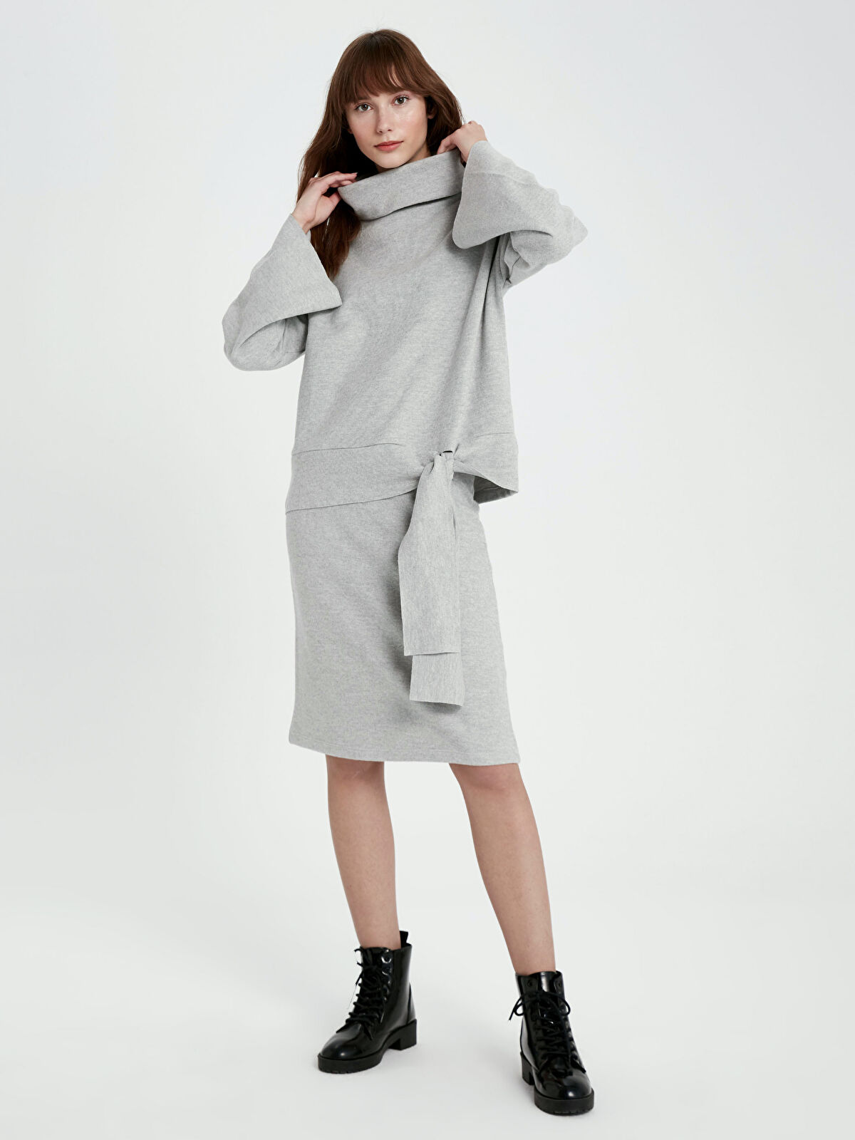 Beli Bağlama Detaylı Sweatshirt