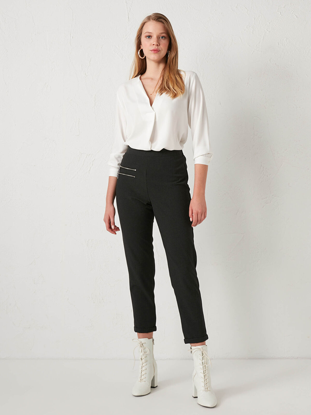 Beli Lastikli Fermuar Detaylı Pantolon Beli Lastikli Fermuar Detaylı Pantolon