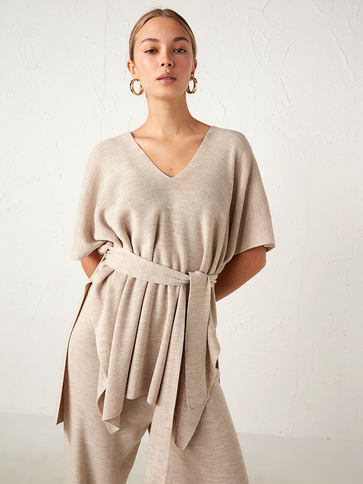 V Yaka Beli Kuşaklı Panço