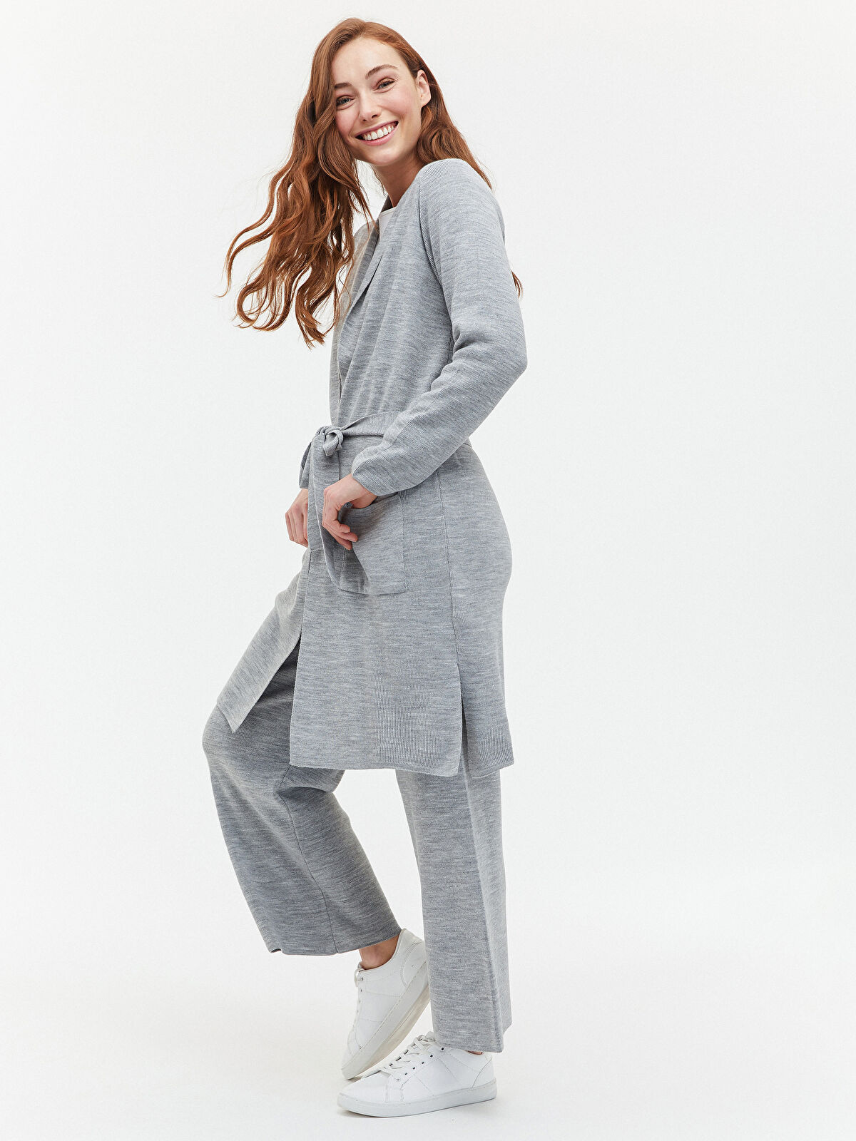 V Yaka Beli Kemerli Triko Hırka