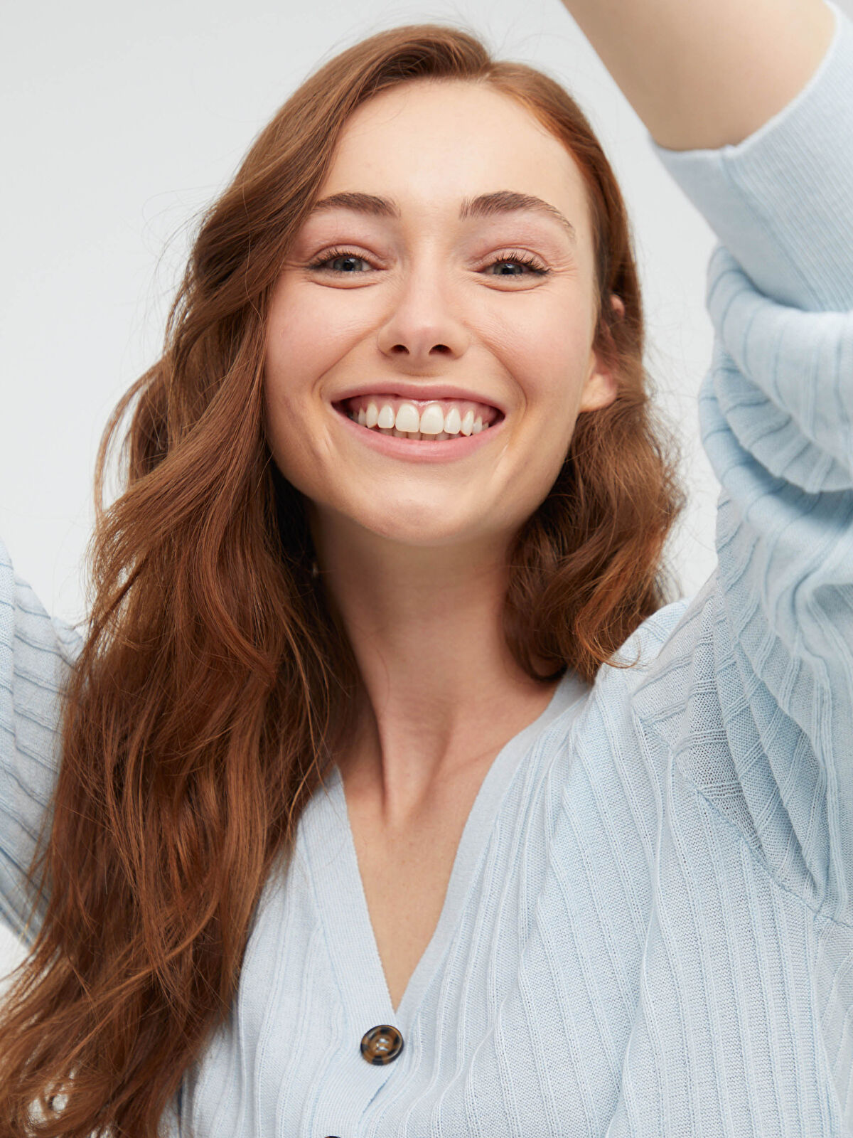 V Yaka Çizgili Pamuklu Triko Kazak