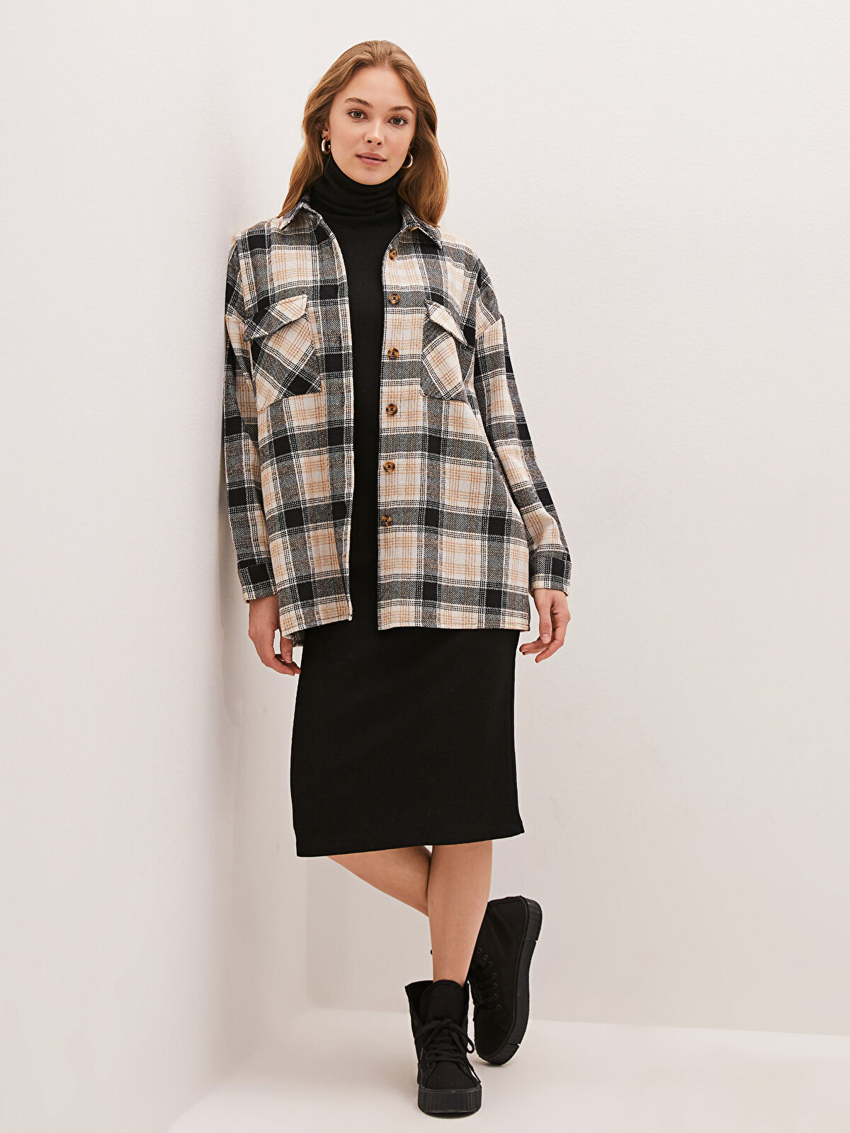 Cep Detaylı Ekose Uzun Kollu Oversize Kadın Gömlek