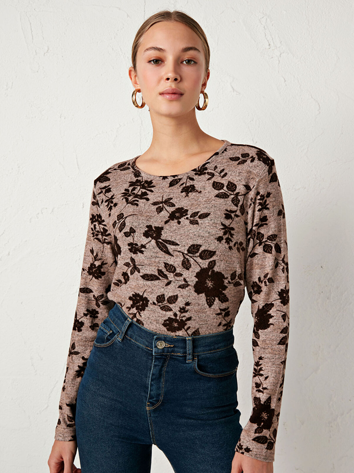 Çiçek Desenli Esnek Tişört