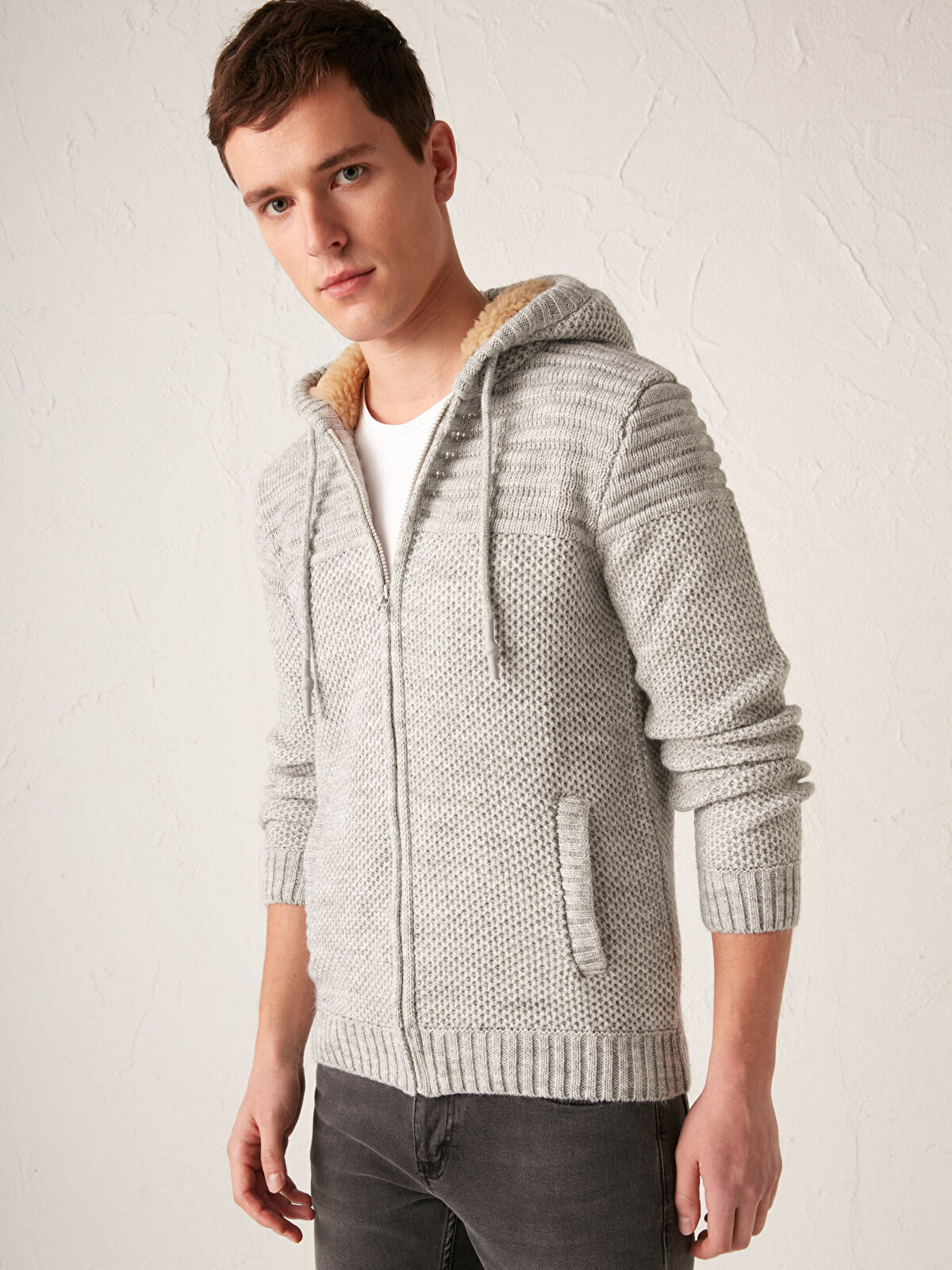 Slim Fit Kapüşonlu Triko Hırka Slim Fit Kapüşonlu Triko Hırka