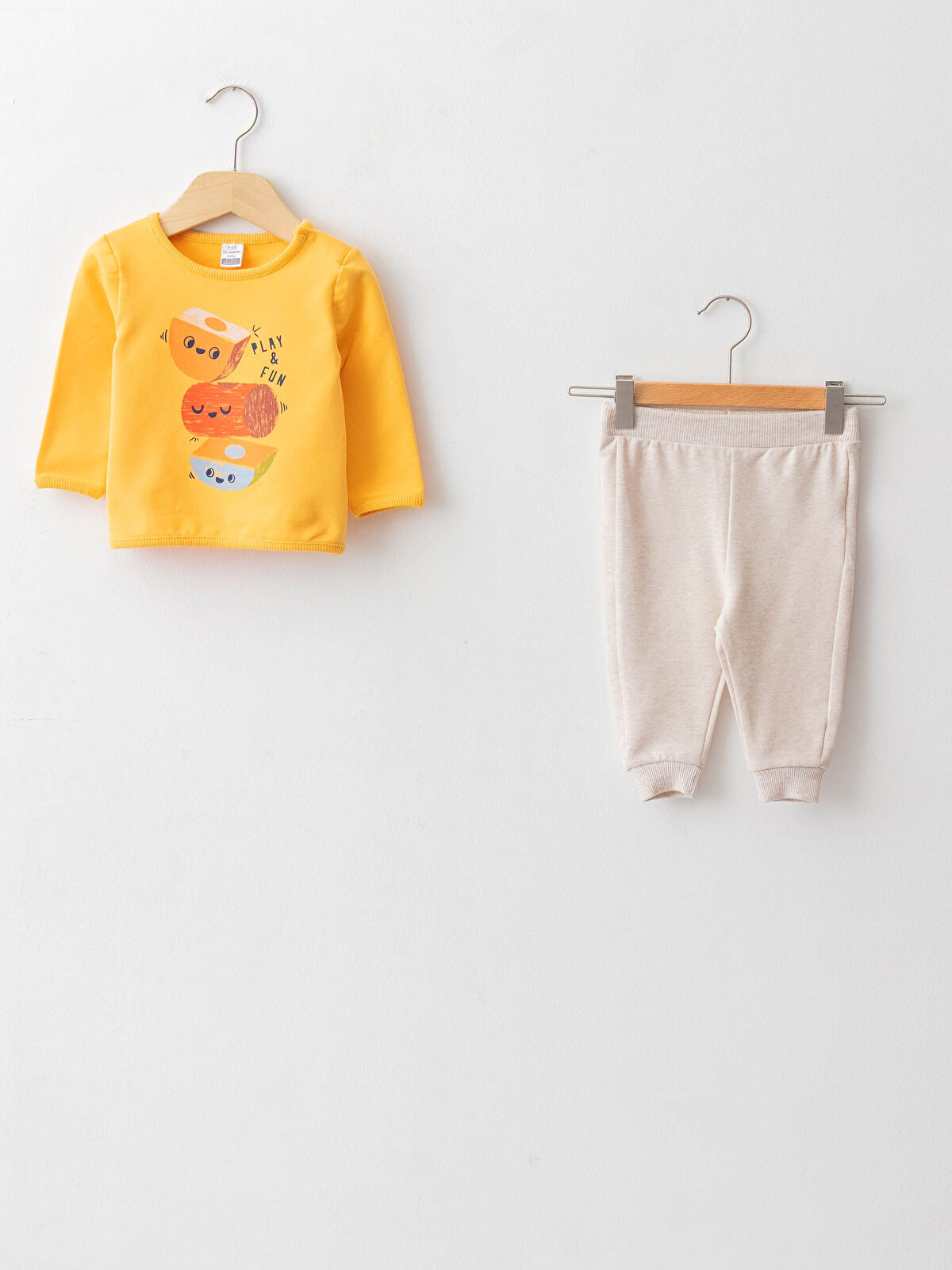 Bisiklet Yaka Uzun Kollu Baskılı Pamuklu Erkek Bebek Sweatshirt ve Jogger Pantolon 2'li Takım Bisiklet Yaka Uzun Kollu Baskılı Pamuklu Erkek Bebek Sweatshirt ve Jogger Pantolon 2'li Takım