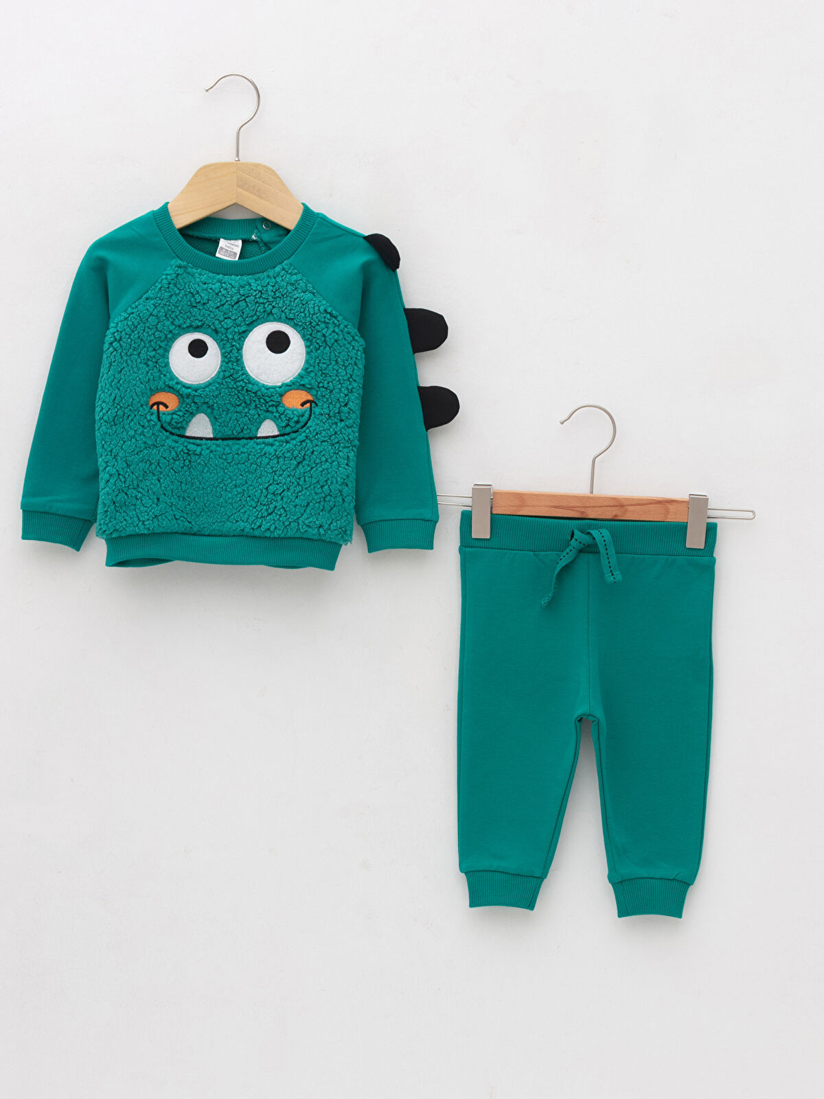 Bisiklet Yaka Uzun Kollu Nakış Detaylı Erkek Bebek Sweatshirt ve Jogger Pantolon 2'li Takım Bisiklet Yaka Uzun Kollu Nakış Detaylı Erkek Bebek Sweatshirt ve Jogger Pantolon 2'li Takım