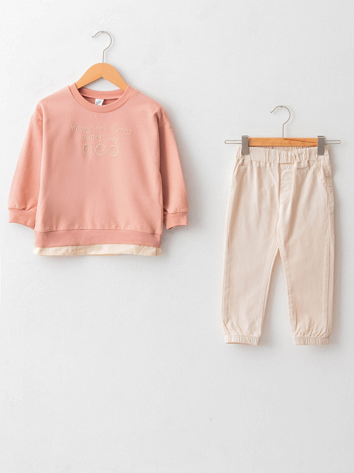 Bisiklet Yaka Uzun Kollu Baskılı Pamuklu Erkek Bebek Sweatshirt ve Jogger Pantolon 2'li Takım Bisiklet Yaka Uzun Kollu Baskılı Pamuklu Erkek Bebek Sweatshirt ve Jogger Pantolon 2'li Takım