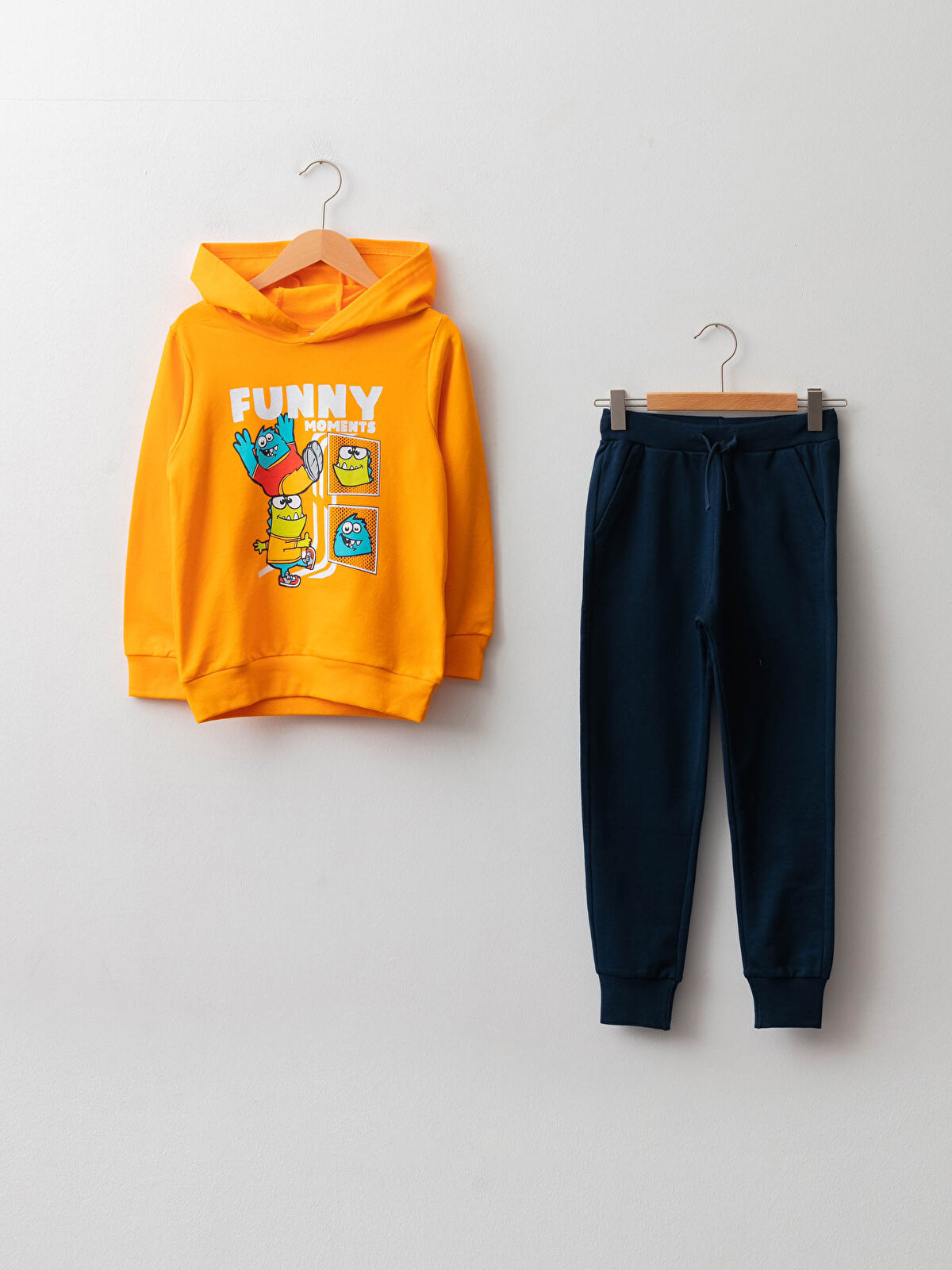 Kapüşonlu Uzun Kollu Baskılı Erkek Çocuk Sweatshirt ve Pantolon 2'li Takım