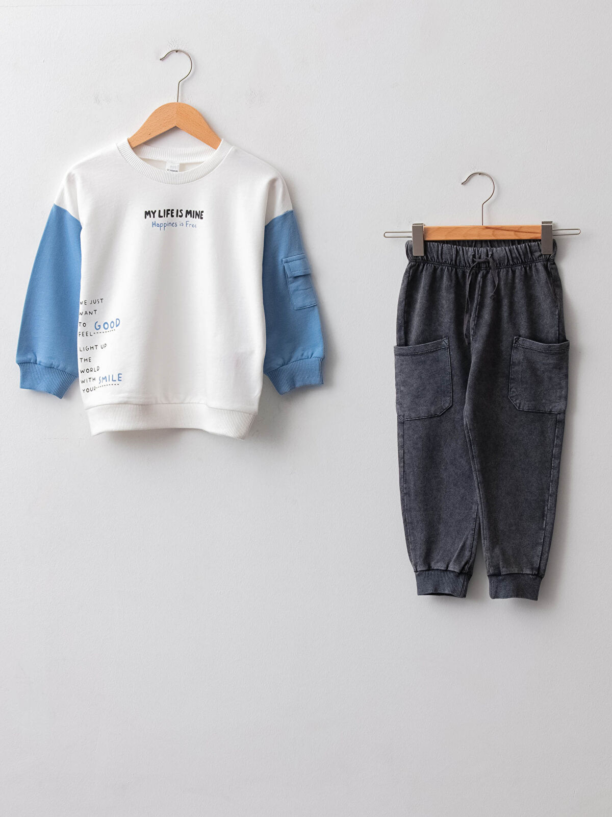 Bisiklet Yaka Uzun Kollu Baskılı Pamuklu Erkek Bebek Sweatshirt ve Jogger Pantolon 2'li Takım Bisiklet Yaka Uzun Kollu Baskılı Pamuklu Erkek Bebek Sweatshirt ve Jogger Pantolon 2'li Takım