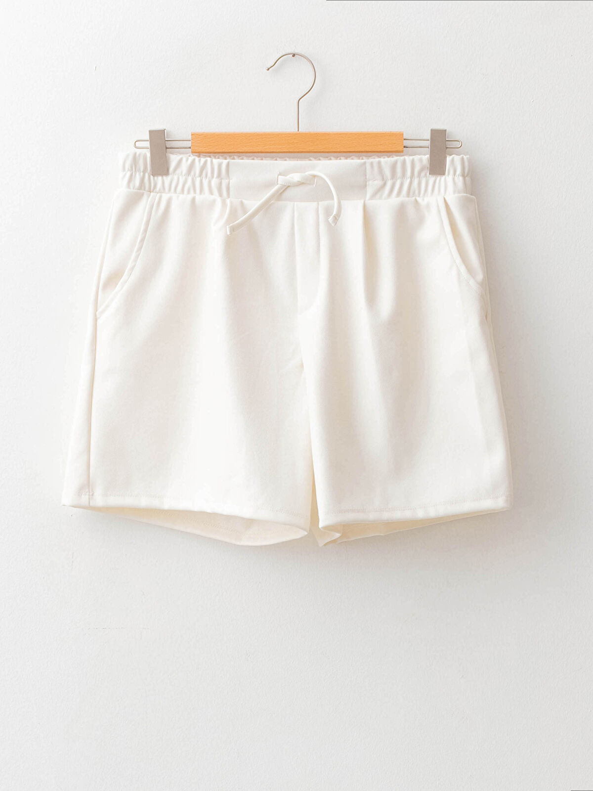 Beli Lastikli Deri Görünümlü Kız Çocuk Şort