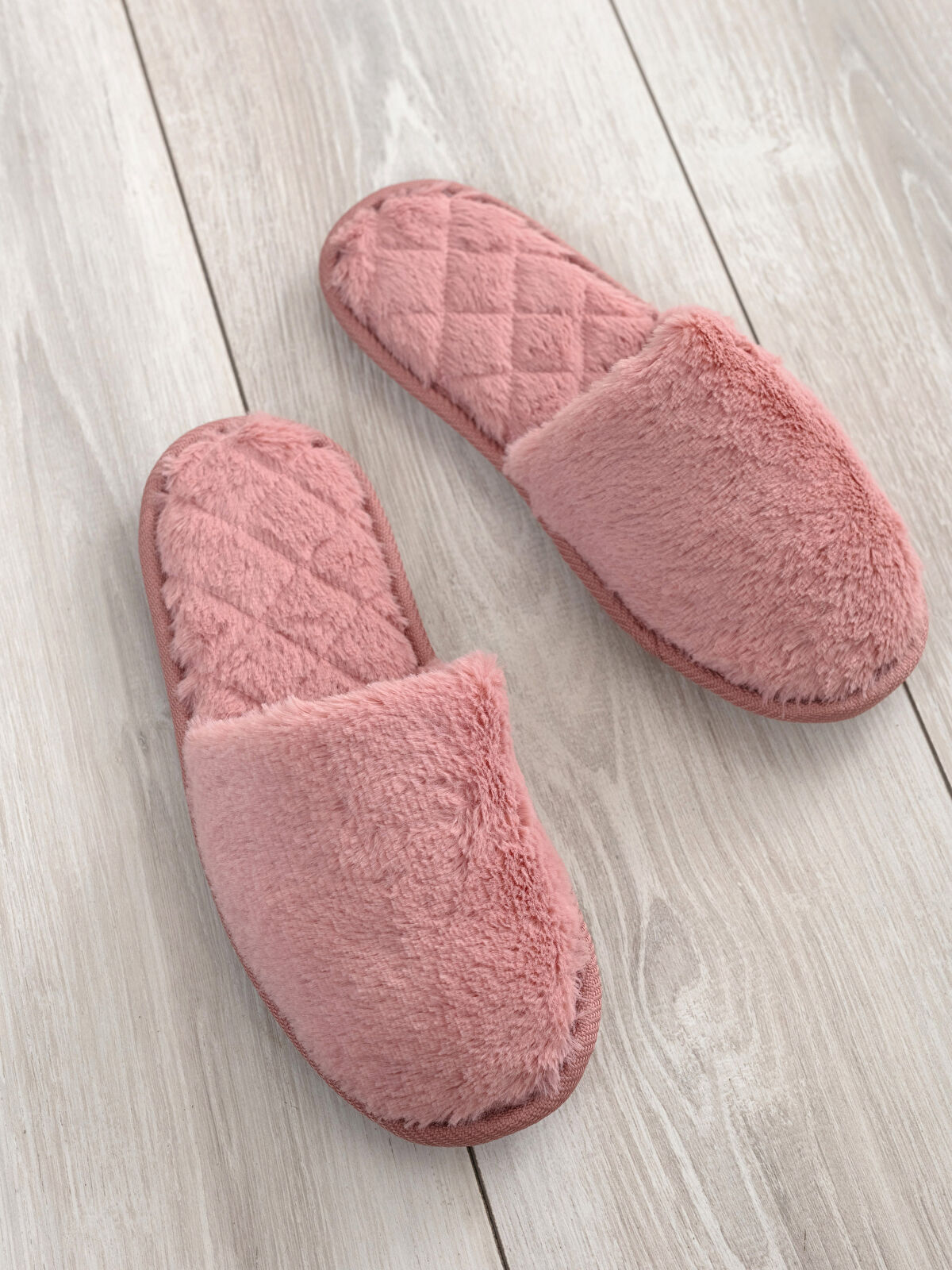 Önü Kapalı Kadın Ev Terliği