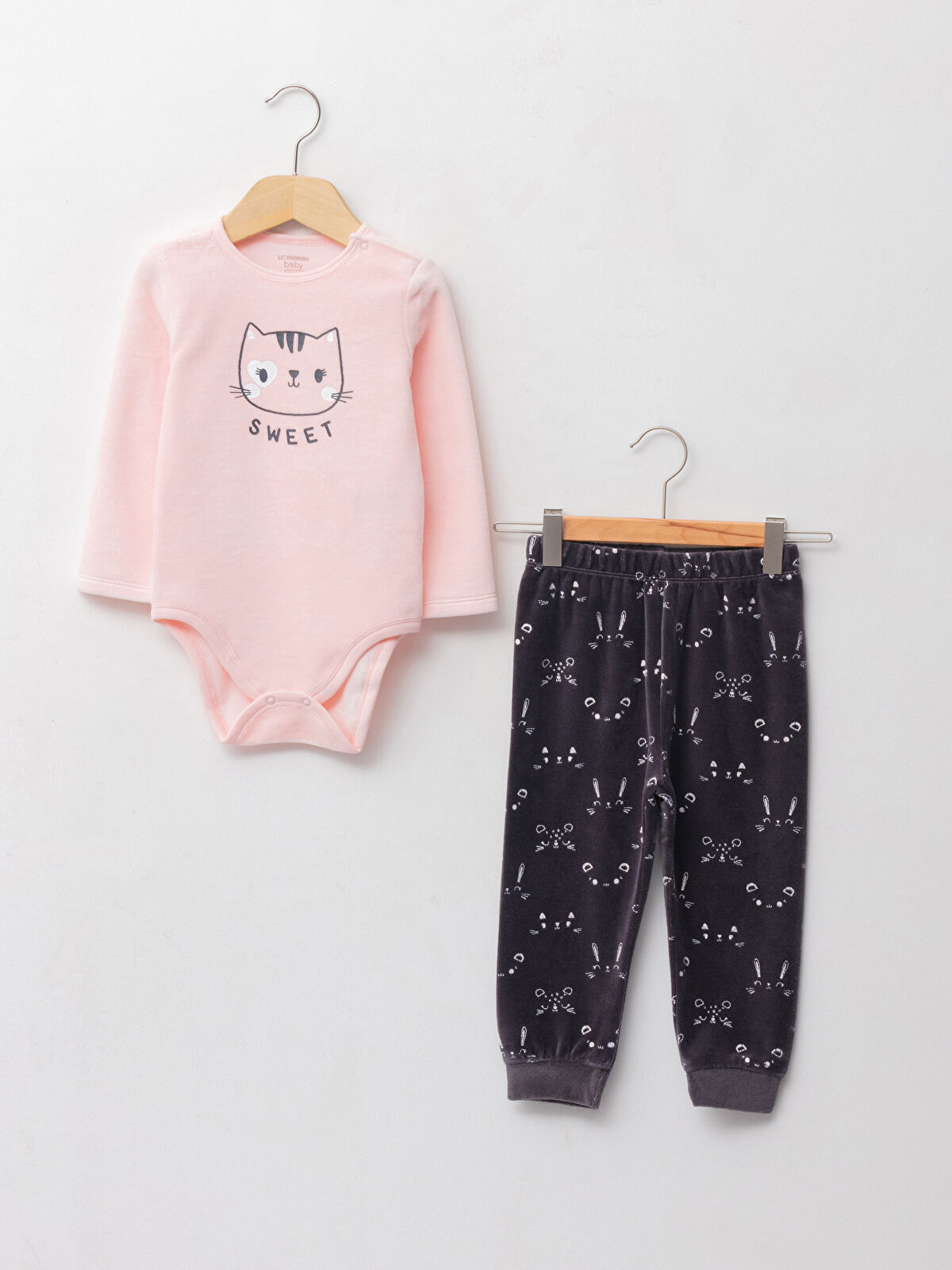 Bisiklet Yaka Uzun Kollu Baskılı Kadife Kız Bebek Pijama Takımı