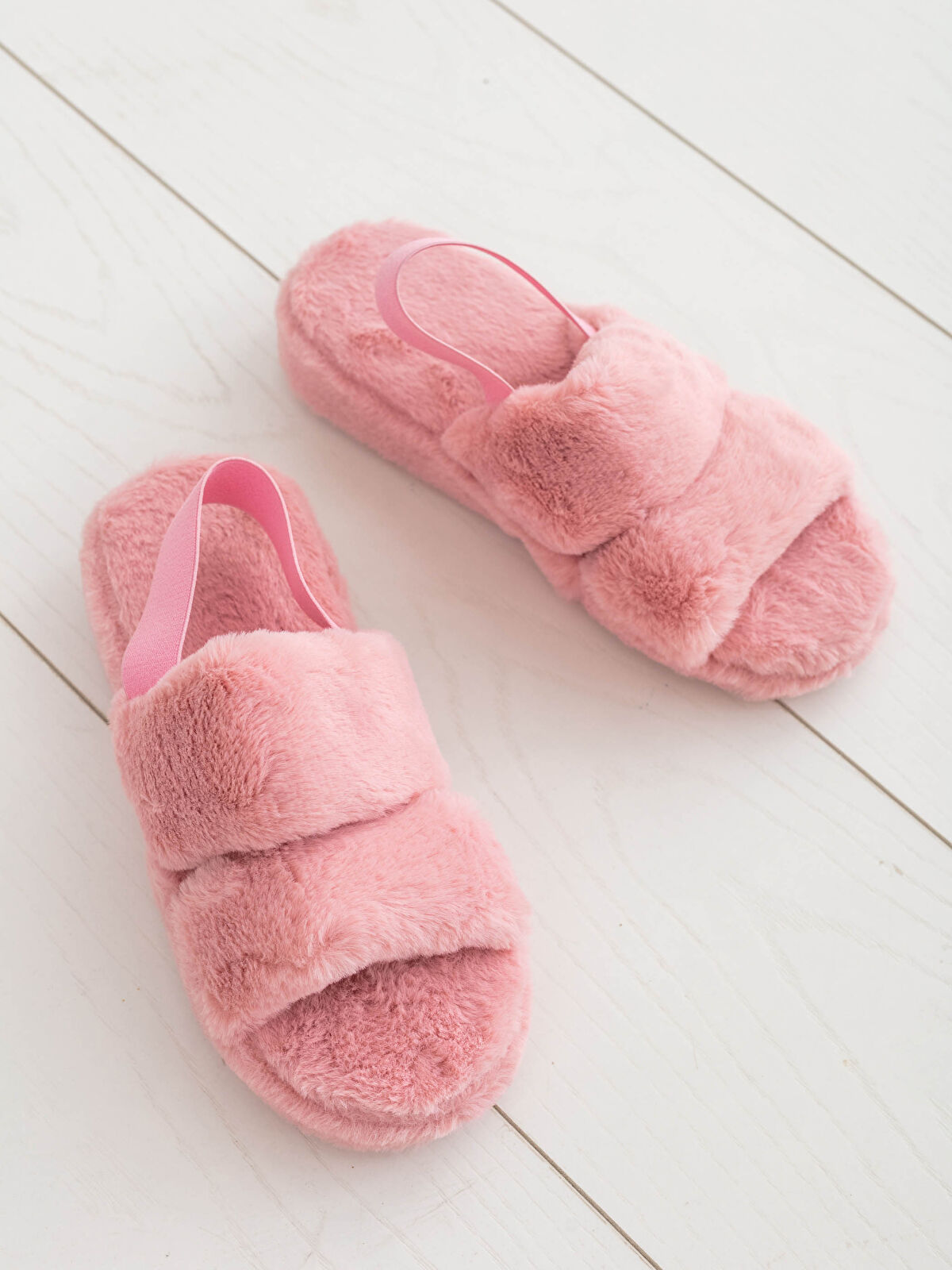 Çift Bantlı Pelüş Kadın Ev Terliği