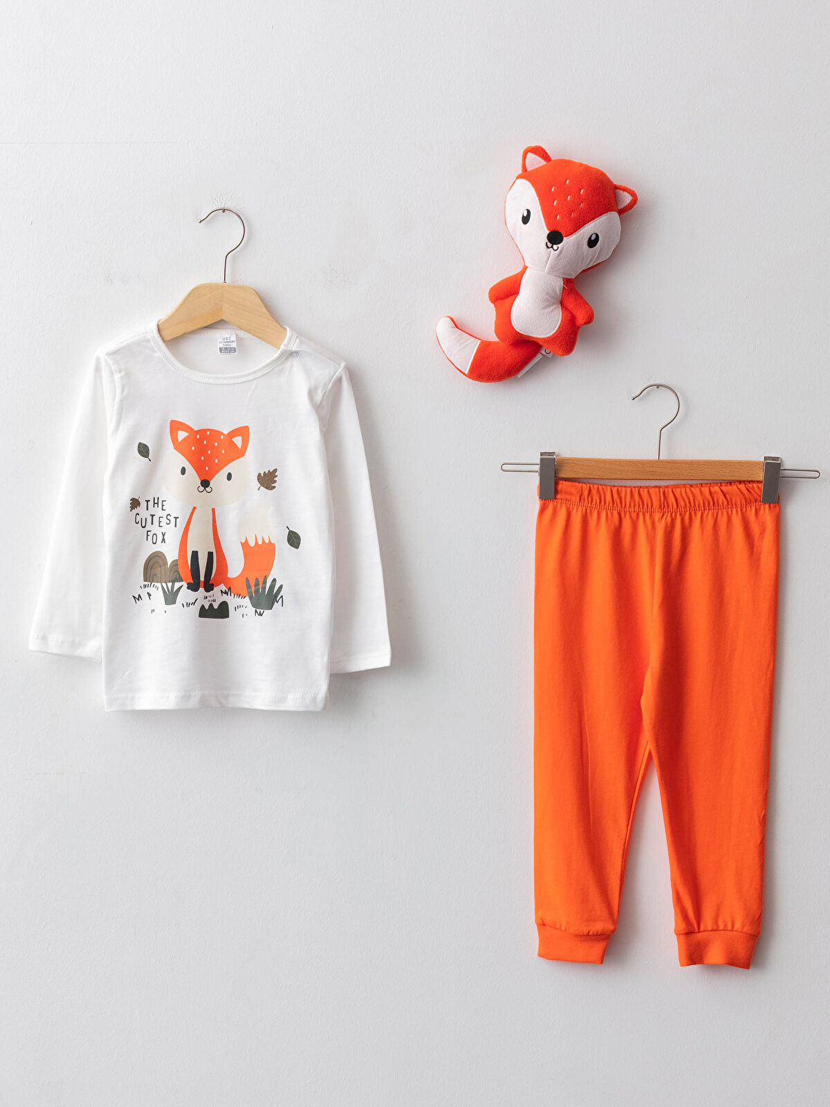 Bisiklet Yaka Uzun Kollu Baskılı Pamuklu Erkek Bebek Pijama Takımı ve Oyuncak