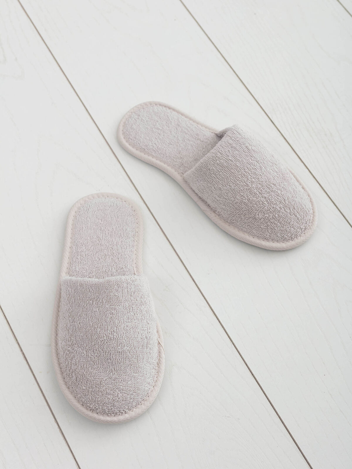 Önü Kapalı Kadın Ev Terliği