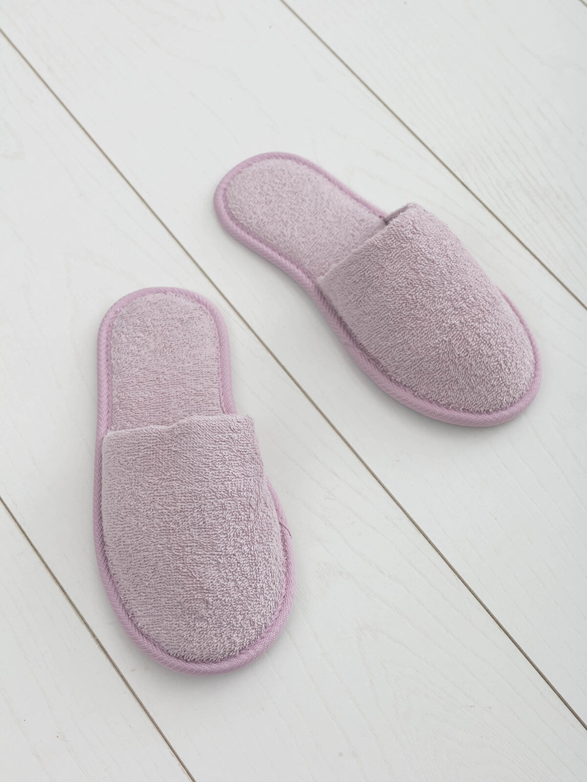 Önü Kapalı Kadın Ev Terliği