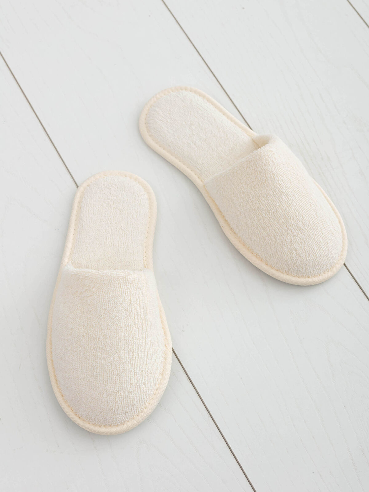 Önü Kapalı Kadın Ev Terliği