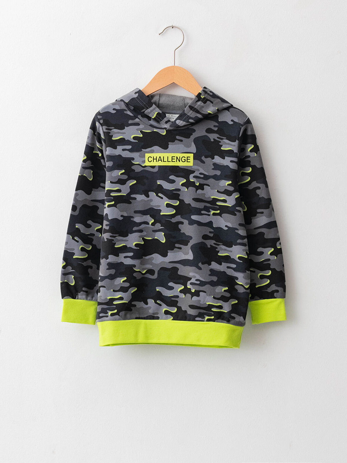 Kapüşonlu Kamuflaj Desenli Uzun Kollu Erkek Çocuk Sweatshirt Kapüşonlu Kamuflaj Desenli Uzun Kollu Erkek Çocuk Sweatshirt