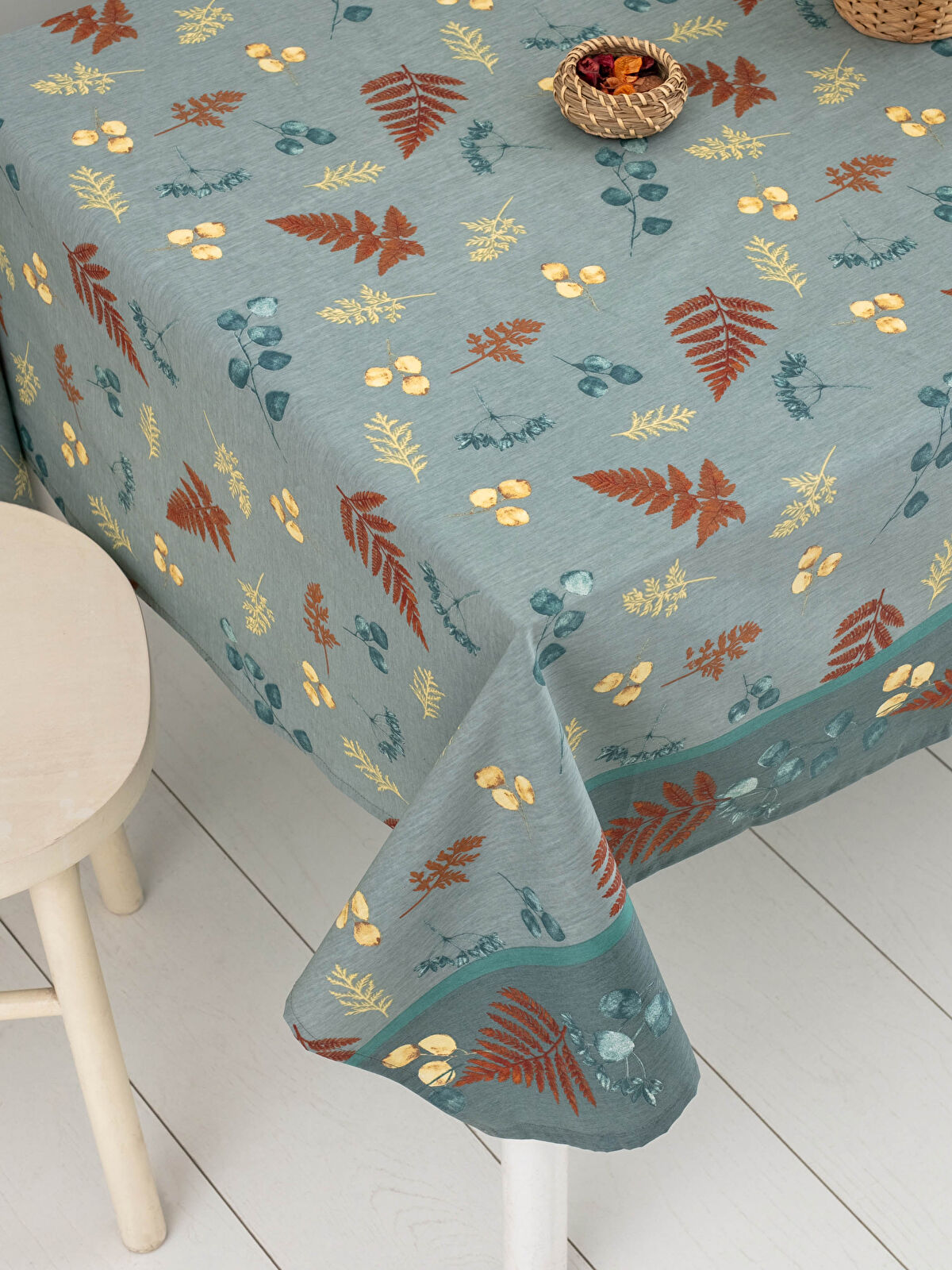 Yaprak Baskılı Masa Örtüsü 150x200 Cm