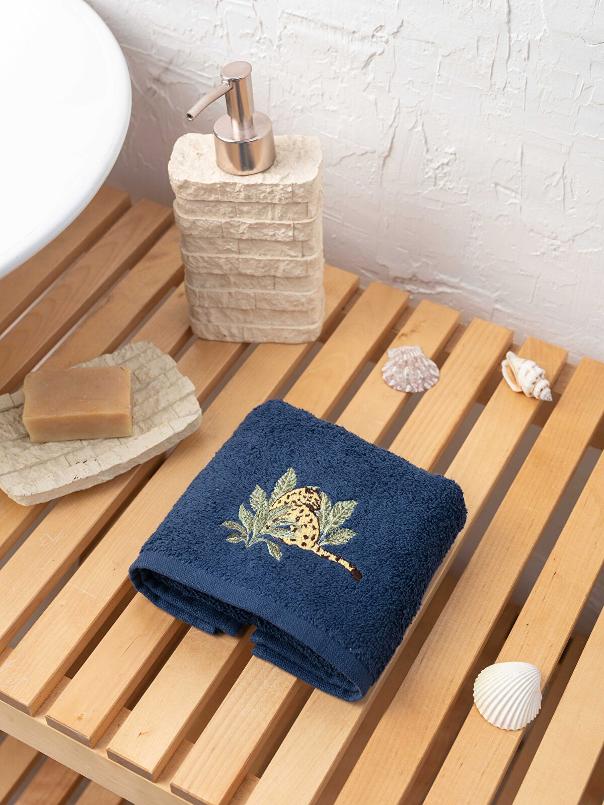 Nakış Detaylı Bukle El Havlusu 30x50 Cm